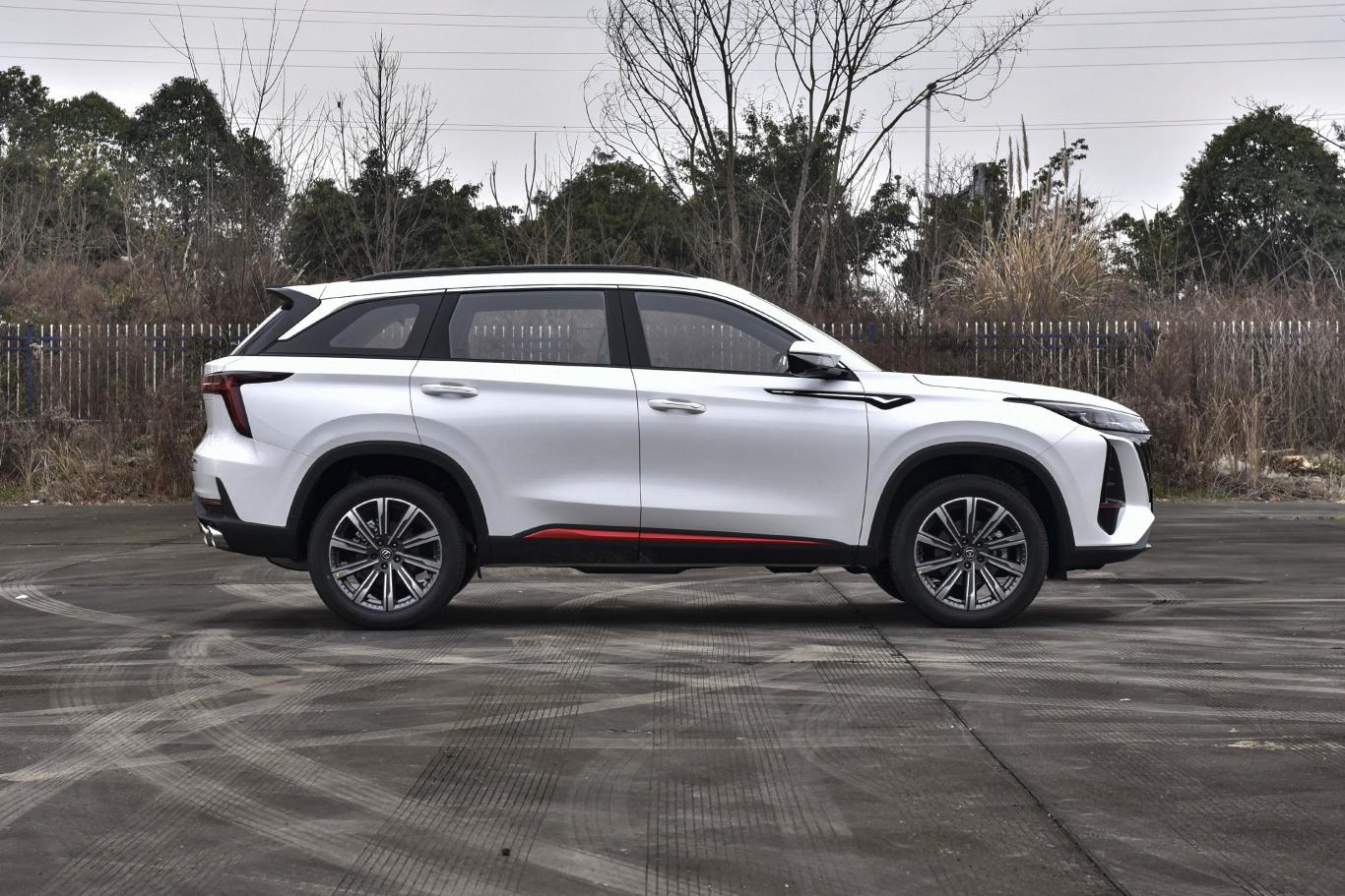 【长安cs75plus第二代 2 0t 领航型正侧车头向右水平图片 汽车图片大全】 易车
