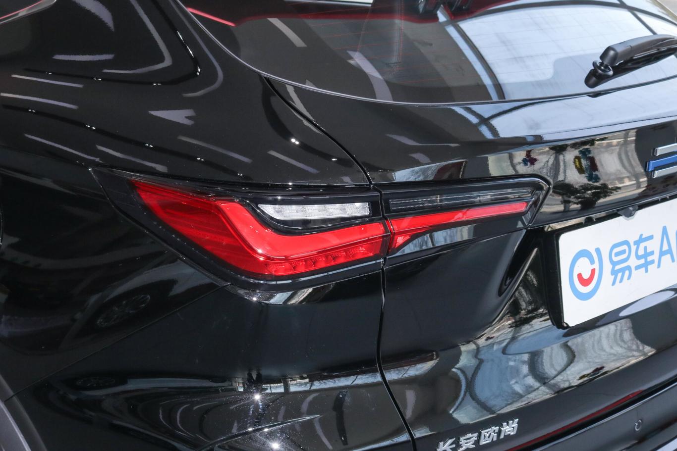 【长安欧尚X51.5T 双离合虎啸限定版尾灯侧45度俯拍图片-汽车图片大全】-易车