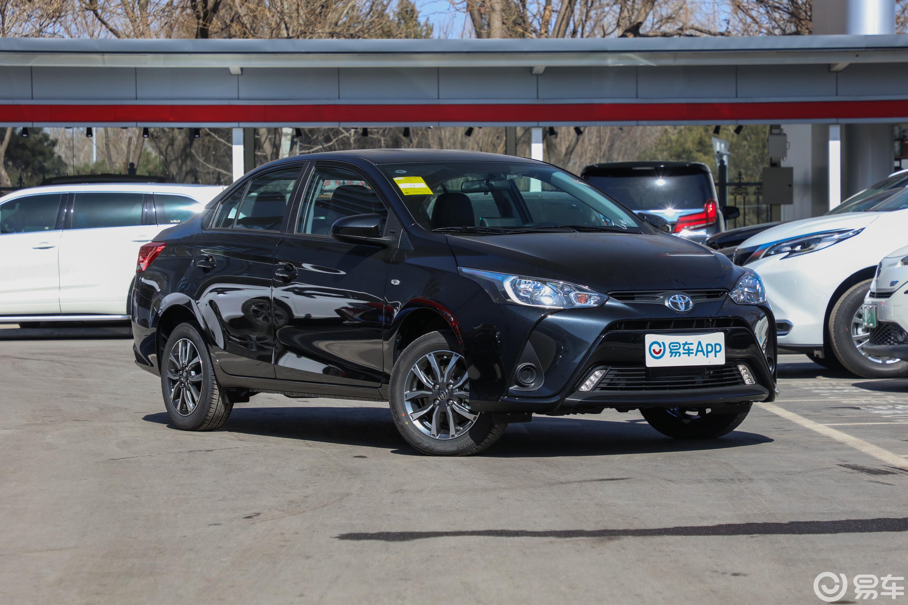 【YARiS L 致享1.5L CVT 豪华PLUS版侧前45度车头向右水平图片-汽车图片大全】-易车