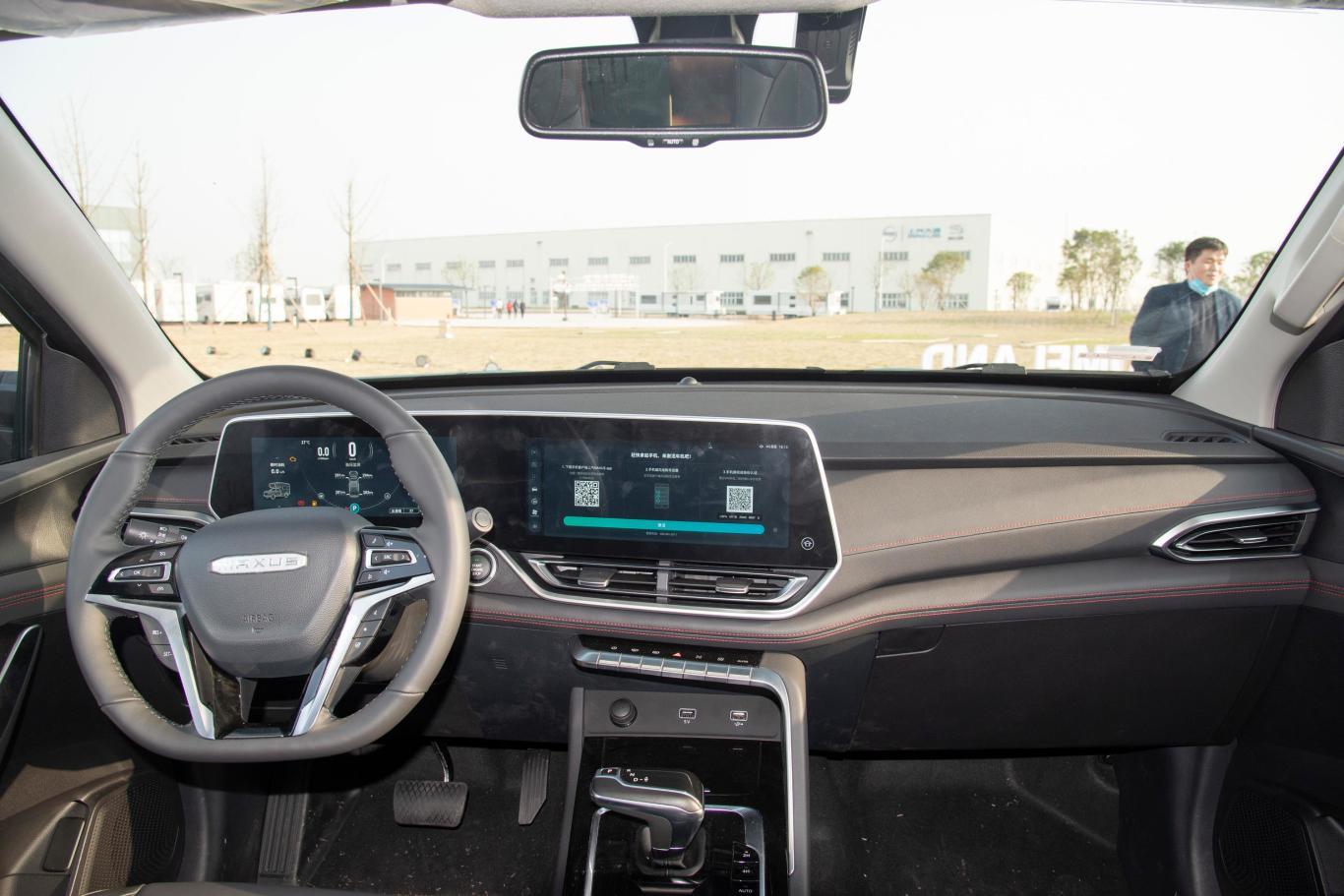 【大通T90房车探索家T90 2.0T 越野绿-防爆漆内饰全景正拍图片-汽车图片大全】-易车