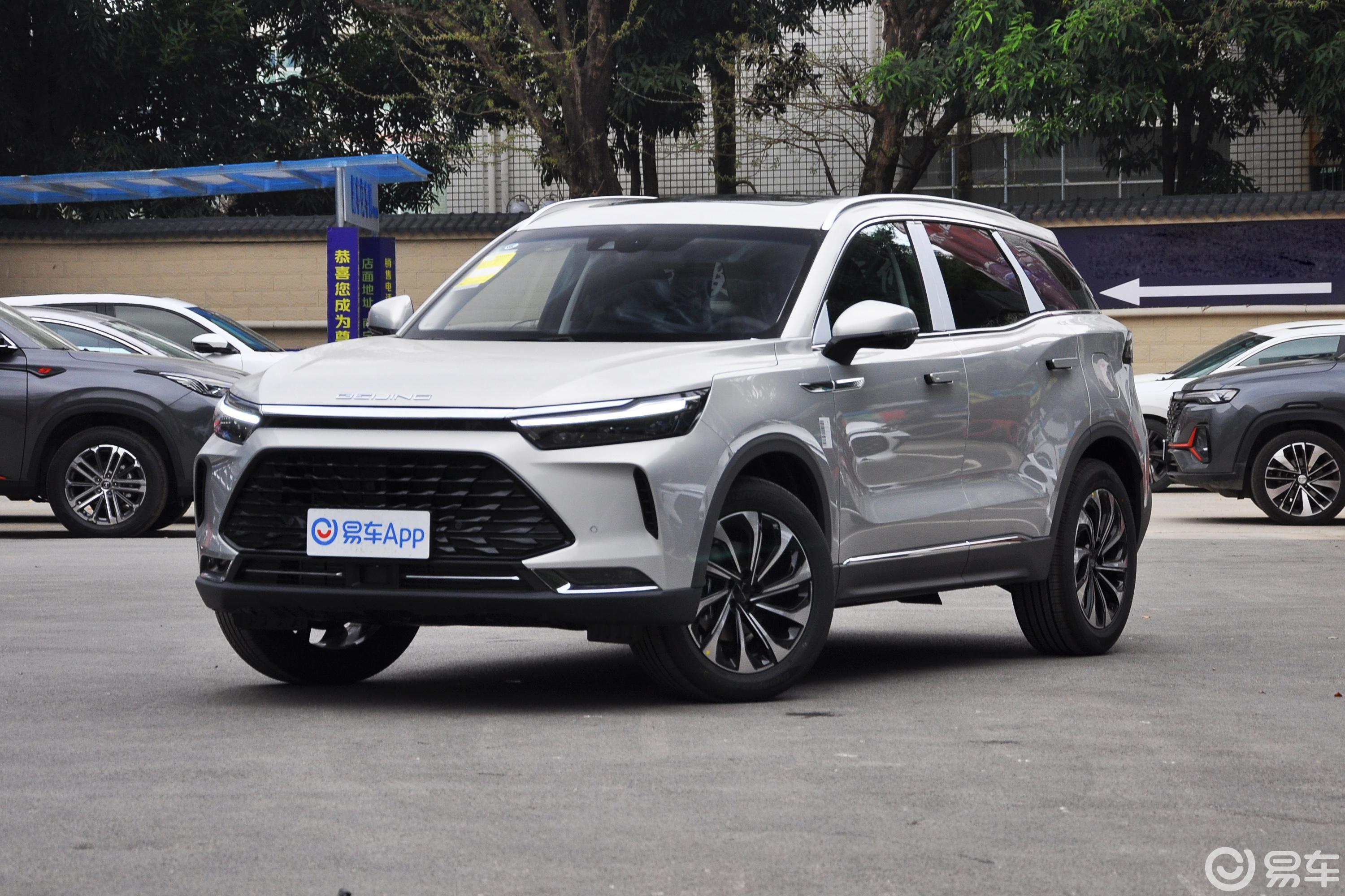 【北京X71.5TD 双离合 致胜版侧前45度车头向左水平图片-汽车图片大全】-易车