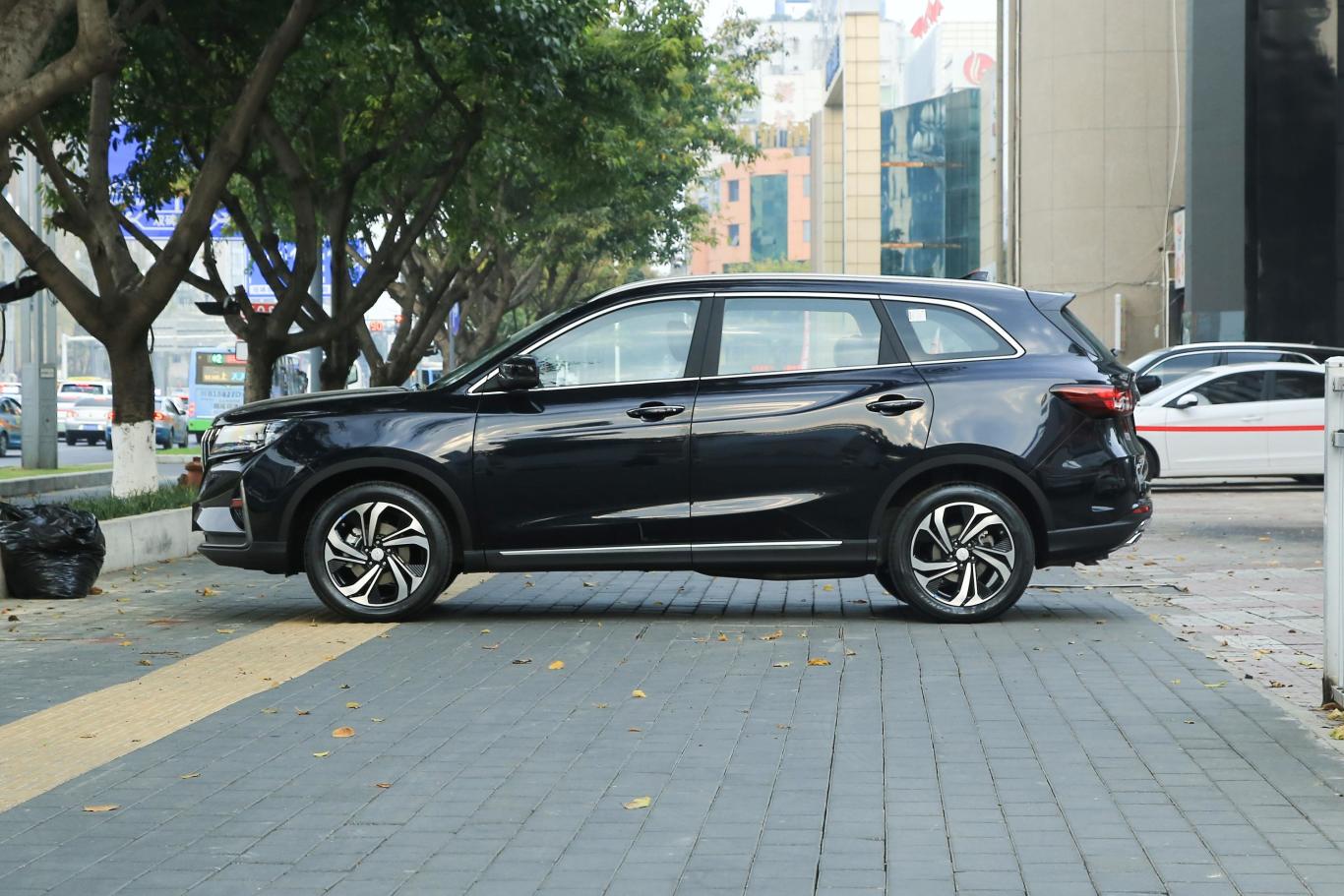 【瑞翔X51.5T 手动豪华型 7座正侧车头向左水平图片-汽车图片大全】-易车