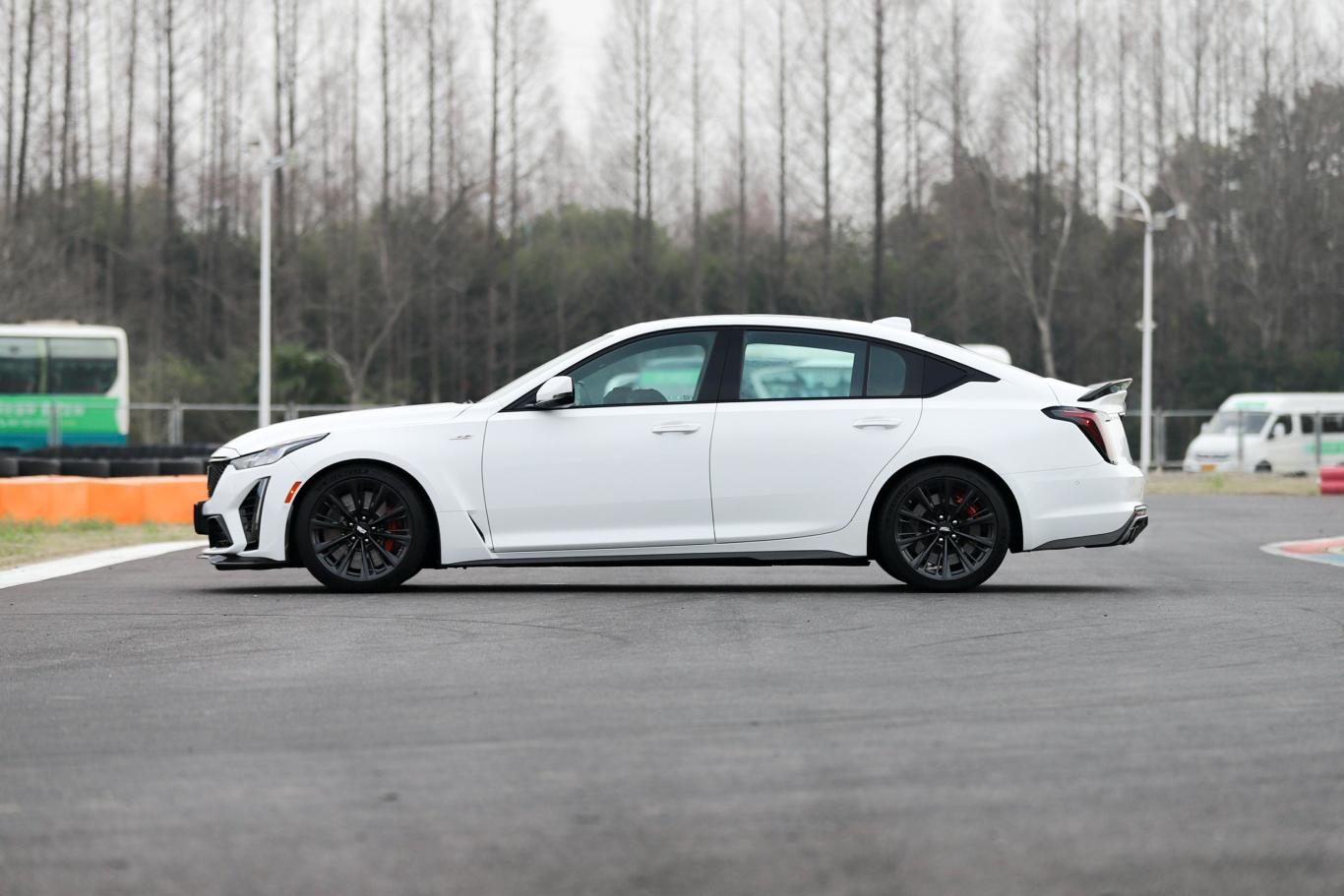 【凯迪拉克CT5-VBlackwing正侧车头向左水平图片-汽车图片大全】-易车