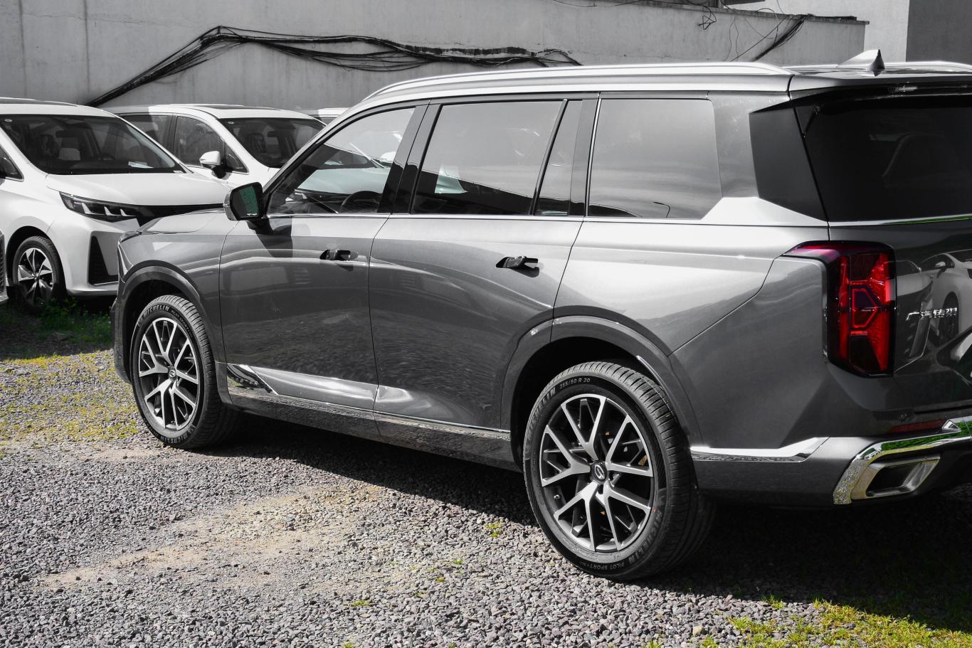 【传祺GS8双擎 2.0T 两驱尊贵版 7座外观细节图片-汽车图片大全】-易车