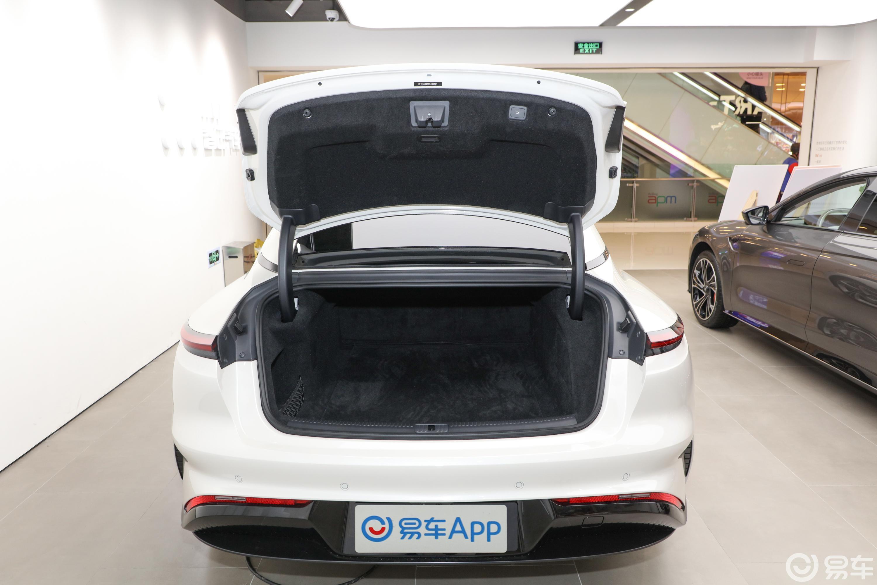 【智己L7天使轮版空间图片-汽车图片大全】-易车