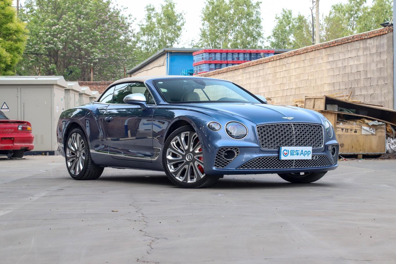 【欧陆4.0T GT V8 Mulliner 敞篷版侧前45度车头向右水平图片-汽车图片大全】-易车