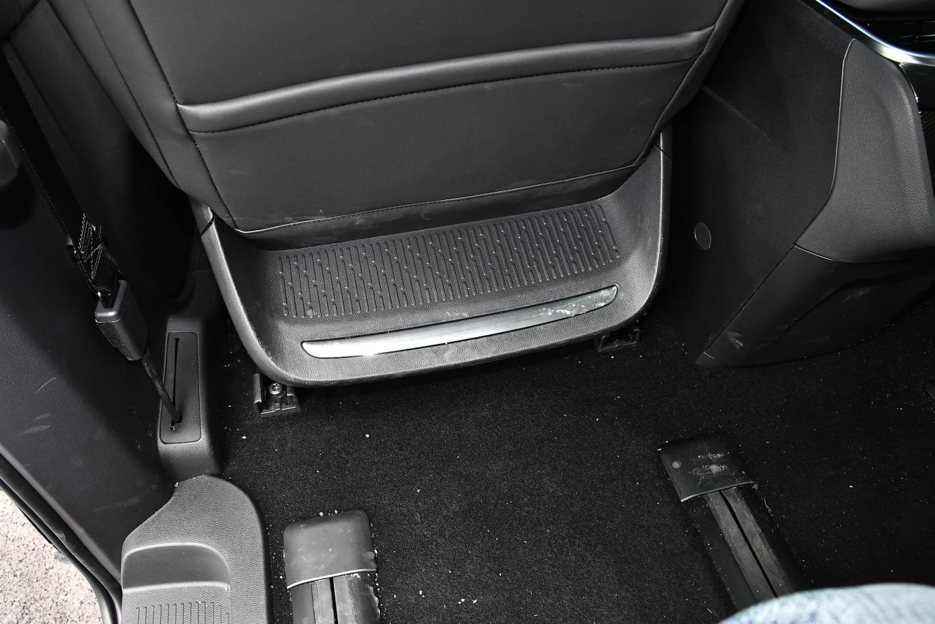 【上汽大通MAXUS G902.0T 星际版 7座后排空间图片-汽车图片大全】-易车