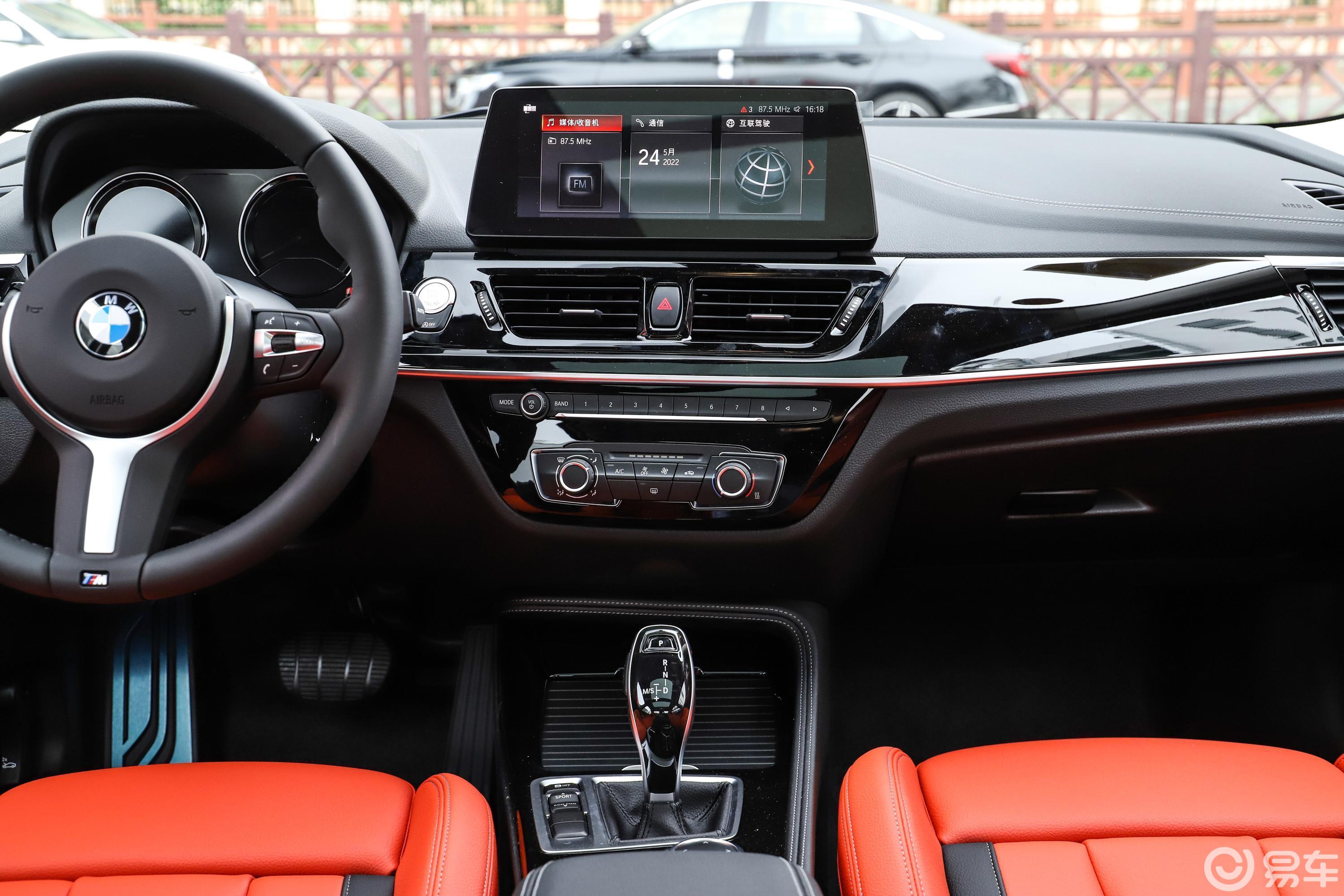 【宝马1系125i M运动曜夜版中控台整体图片-汽车图片大全】-易车