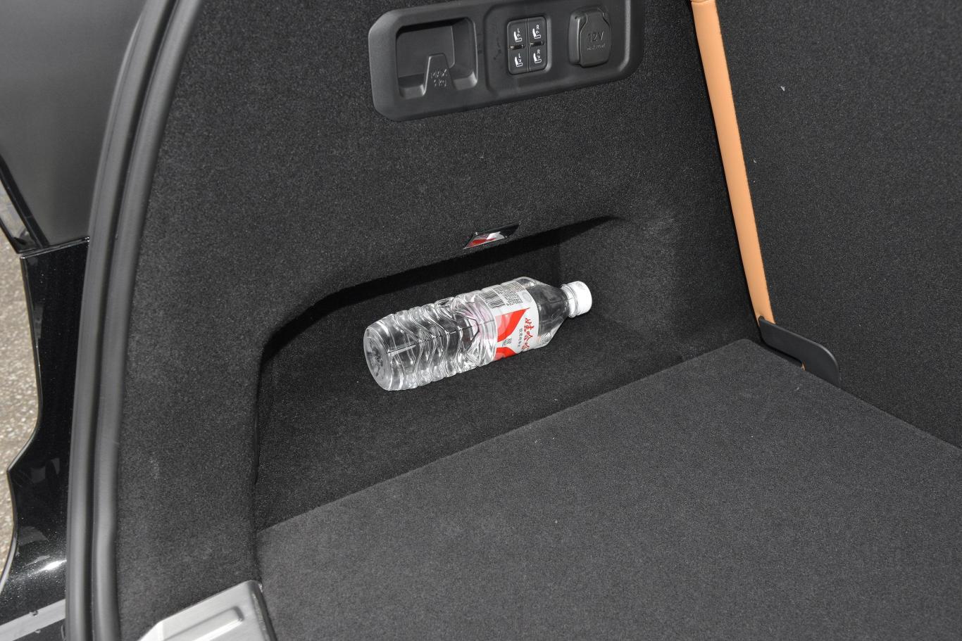 【领克092.0T 手自一体 Halo 7座后备厢图片-汽车图片大全】-易车