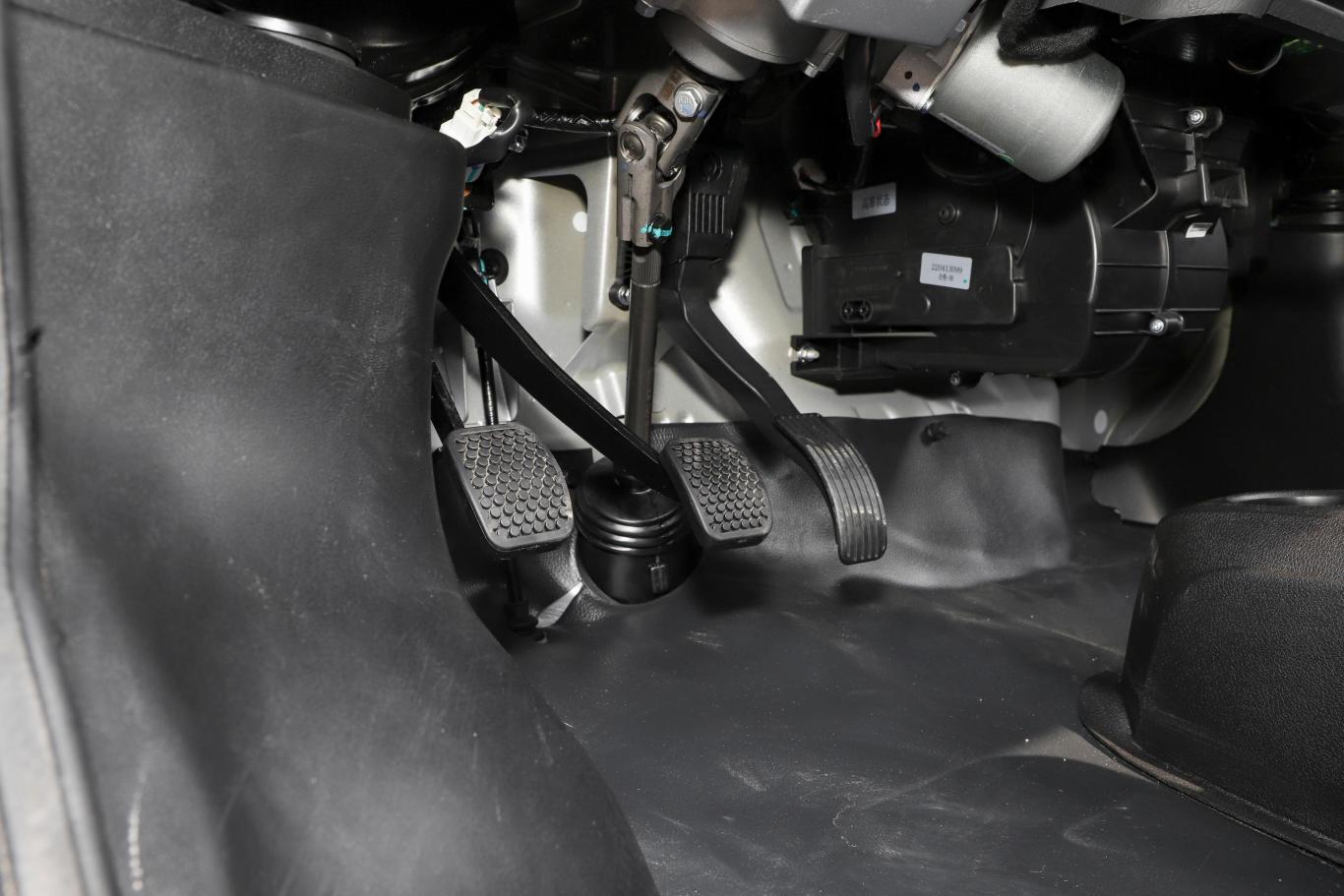 【东风小康K011.3L 手动 基本型 国VI脚踏板图片-汽车图片大全】-易车
