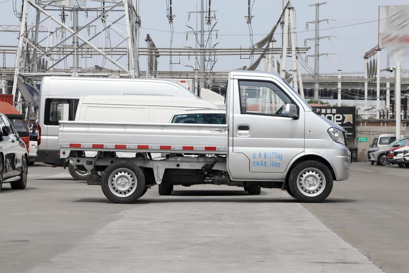 【东风小康K011.3L 基本型正侧车头向右水平图片-汽车图片大全】-易车