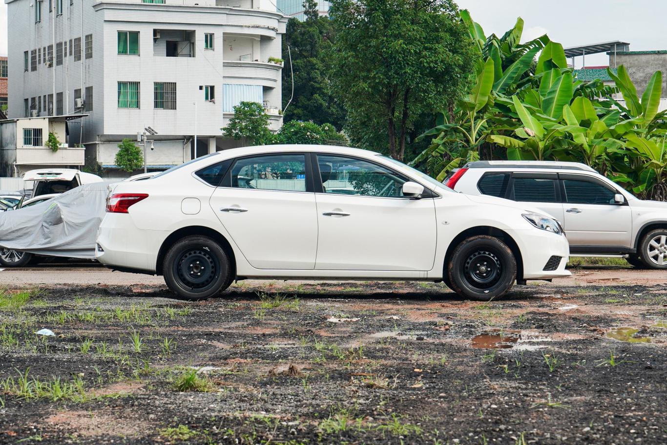 【轩逸经典 1.6L XE专享版正侧车头向右水平图片-汽车图片大全】-易车