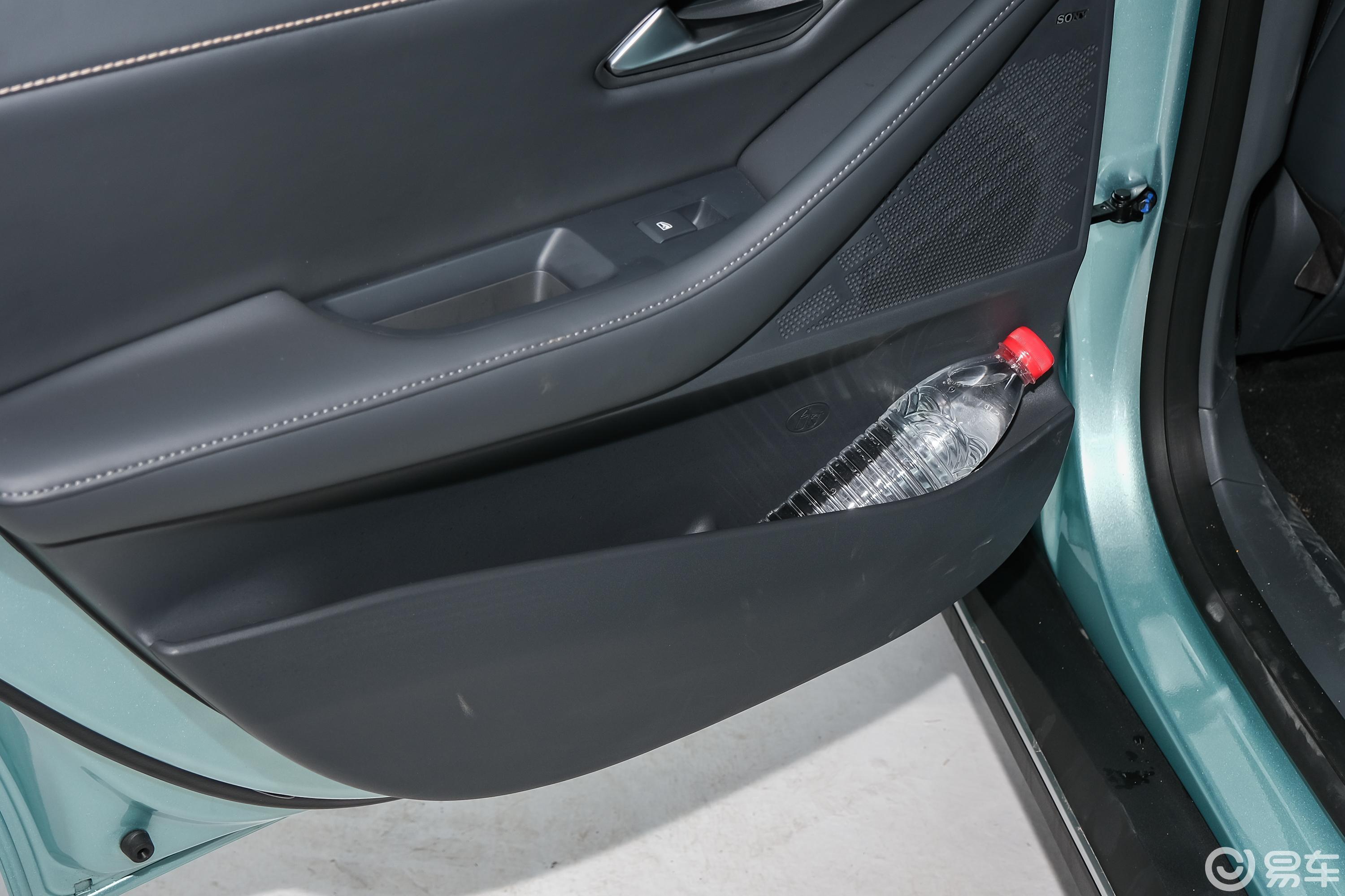 【深蓝SL03增程版 1200km后排空间图片-汽车图片大全】-易车