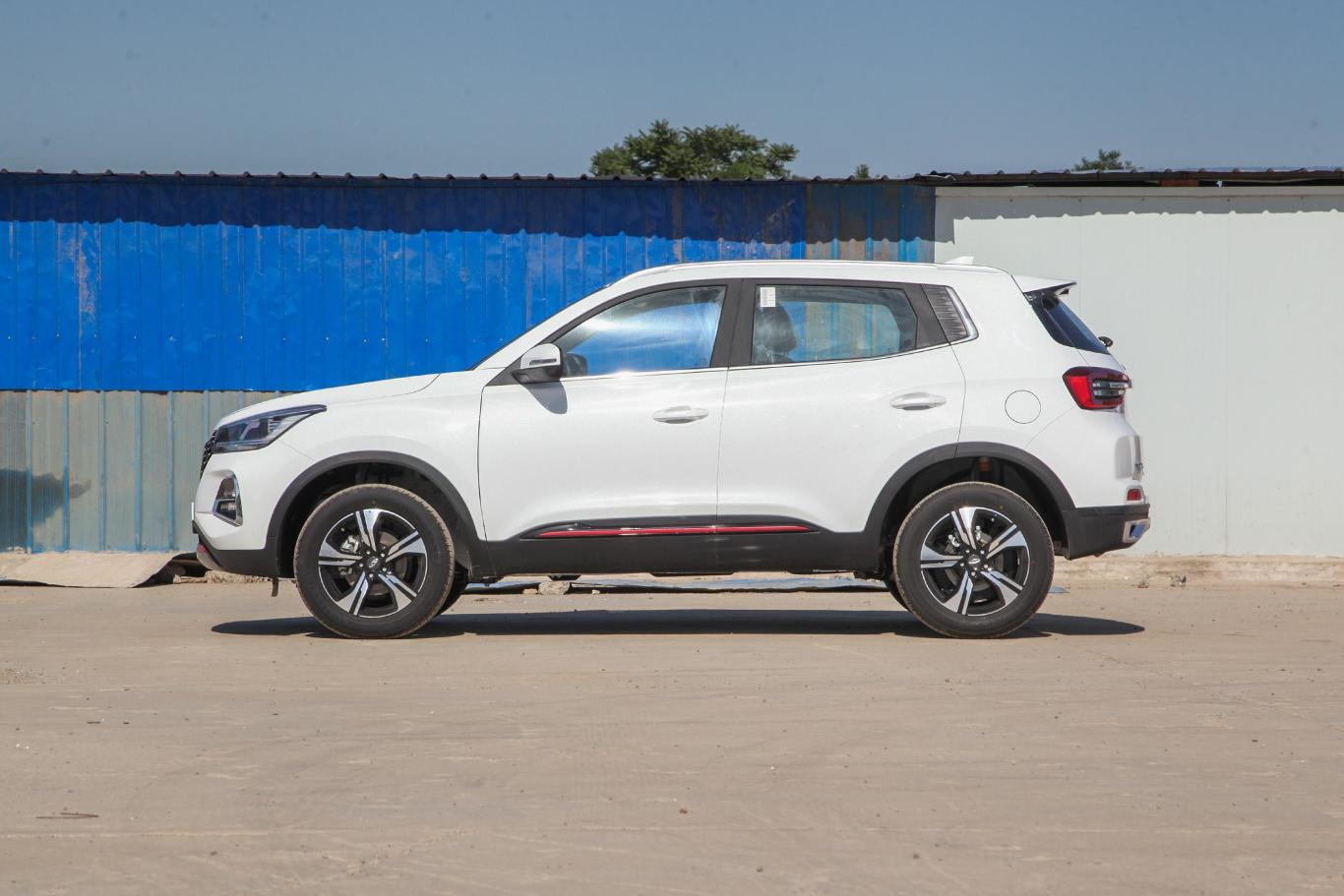 【瑞虎5x超级英雄版 1.5L 手动时尚版正侧车头向左水平图片-汽车图片大全】-易车