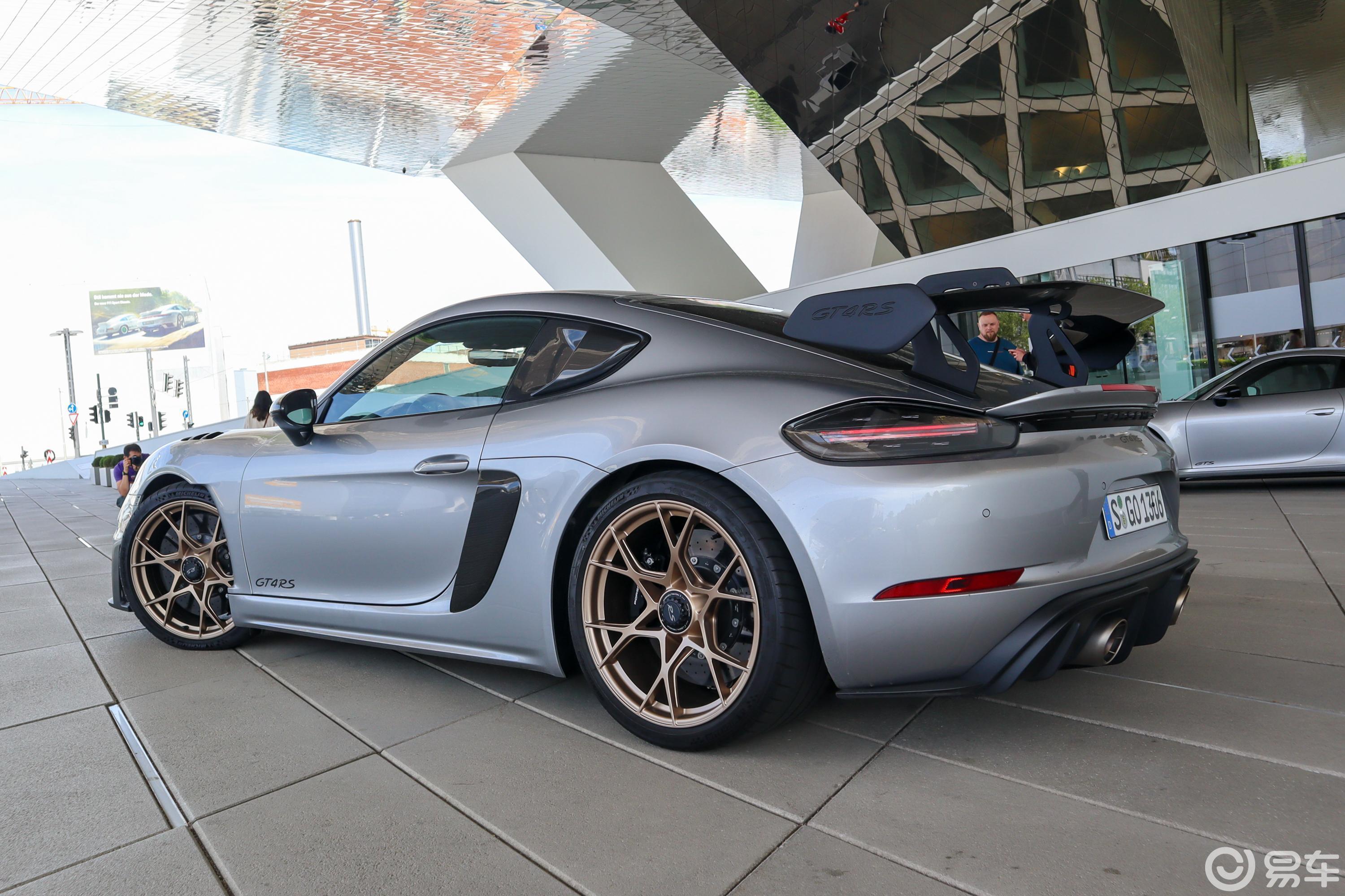 【保时捷718Cayman GT4 RS 4.0L侧后45度车头向左水平图片-汽车图片大全】-易车
