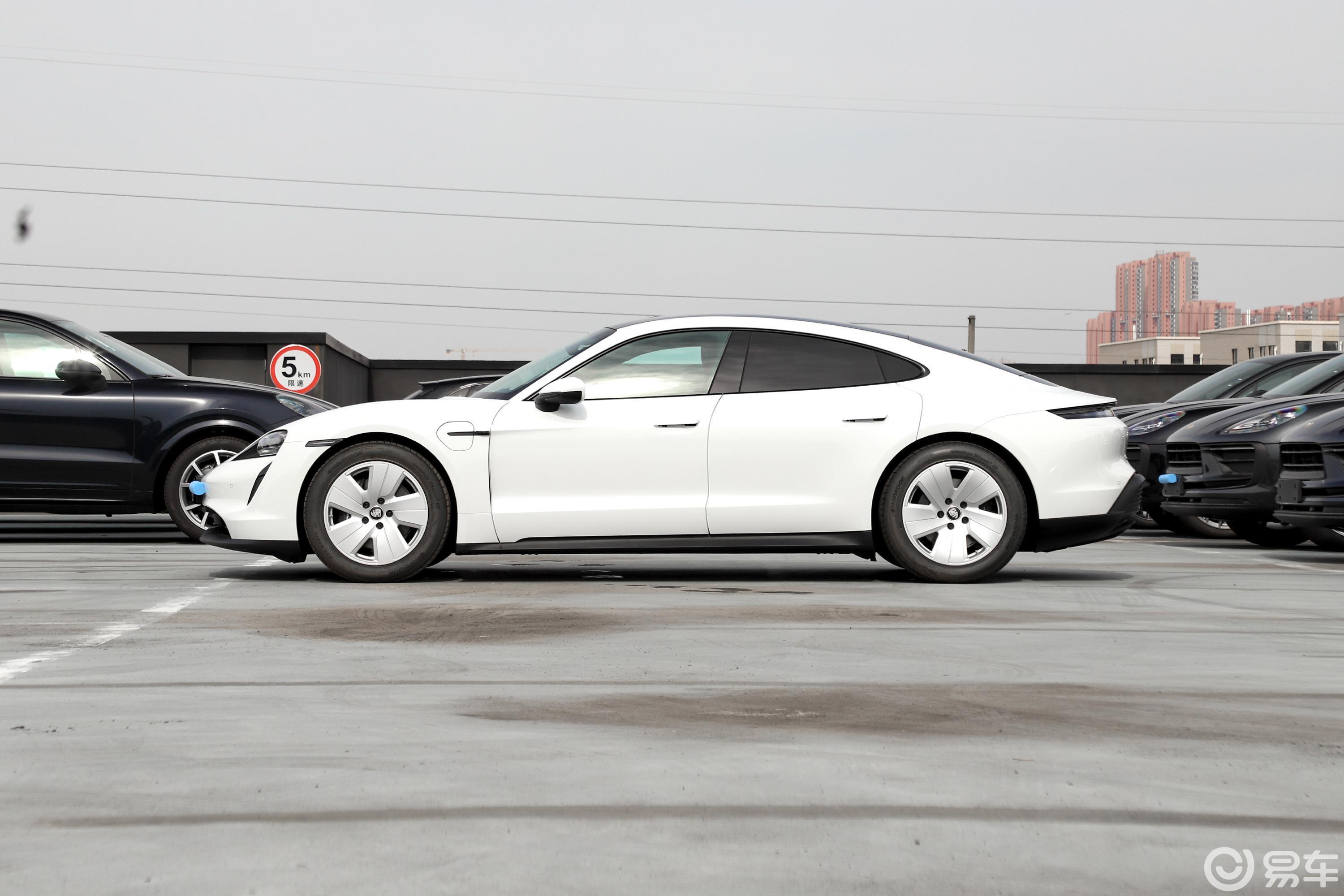 【Taycan改款 Taycan正侧车头向左水平图片-汽车图片大全】-易车