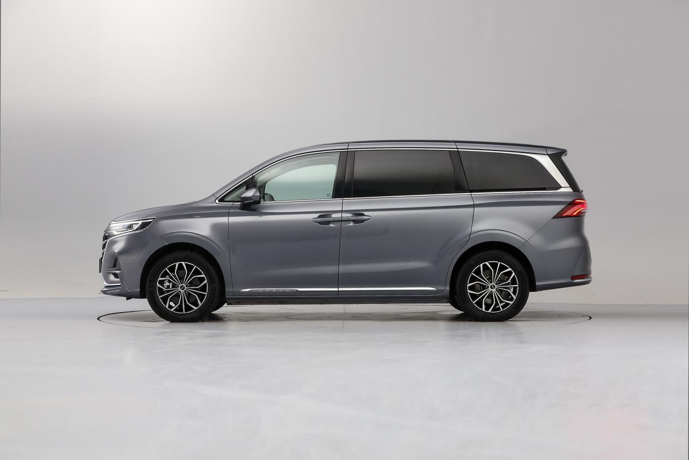 【荣威iMAX8新能源纯电动 550km 黄金版正侧车头向左水平图片-汽车图片大全】-易车