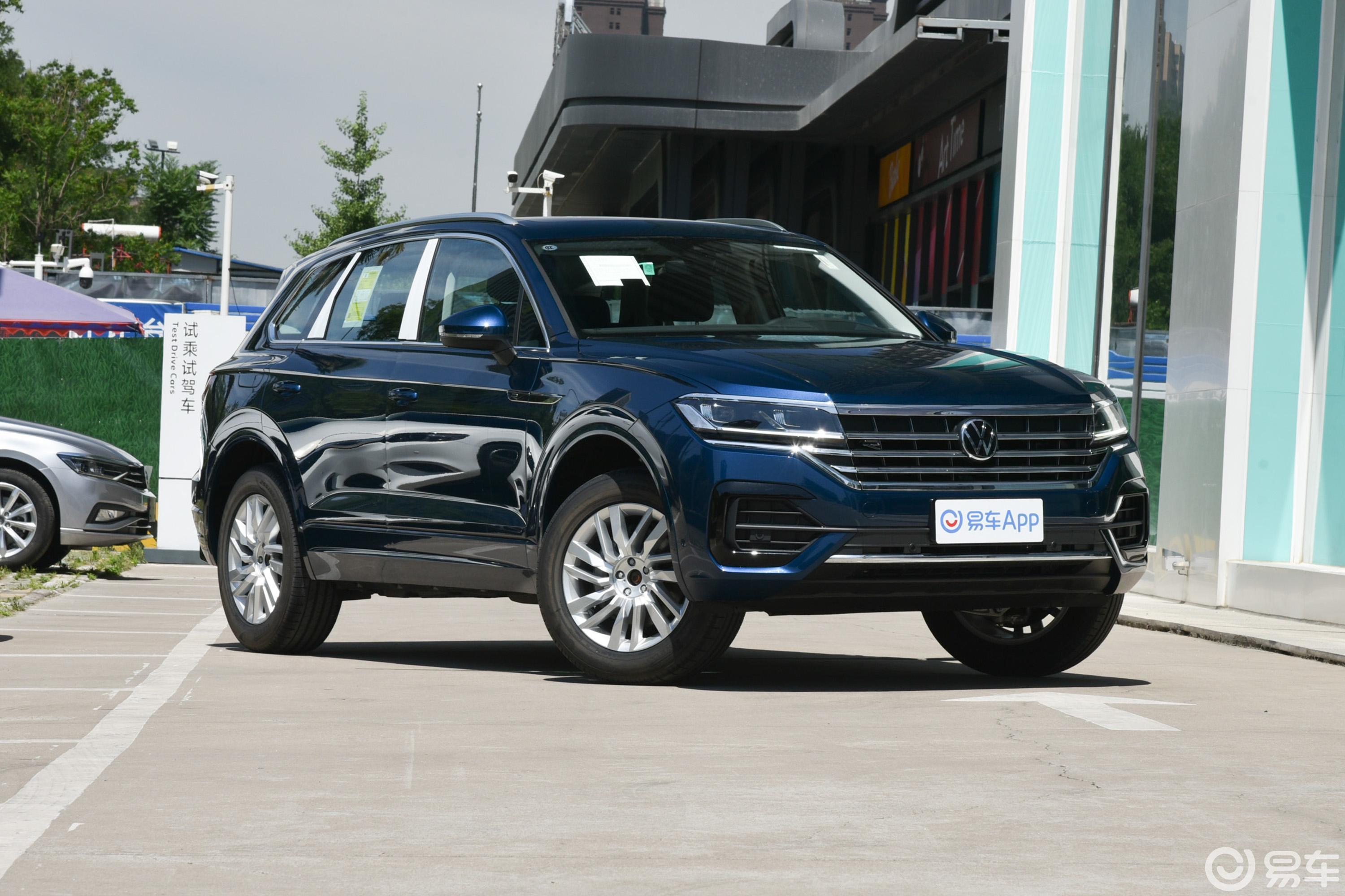 【途锐2.0T 锐尚版侧前45度车头向右水平图片-汽车图片大全】-易车