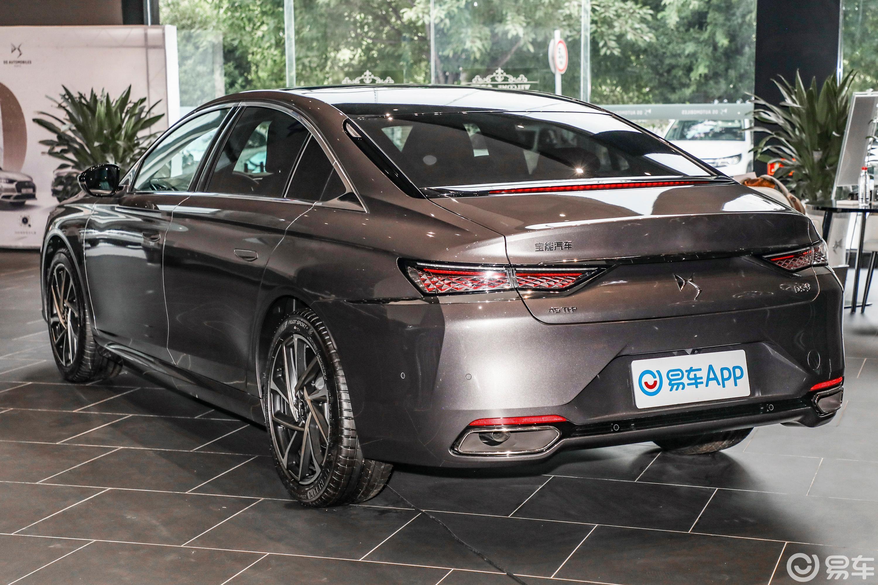 【DS 945THP 里沃利科技版侧后45度车头向左水平图片-汽车图片大全】-易车