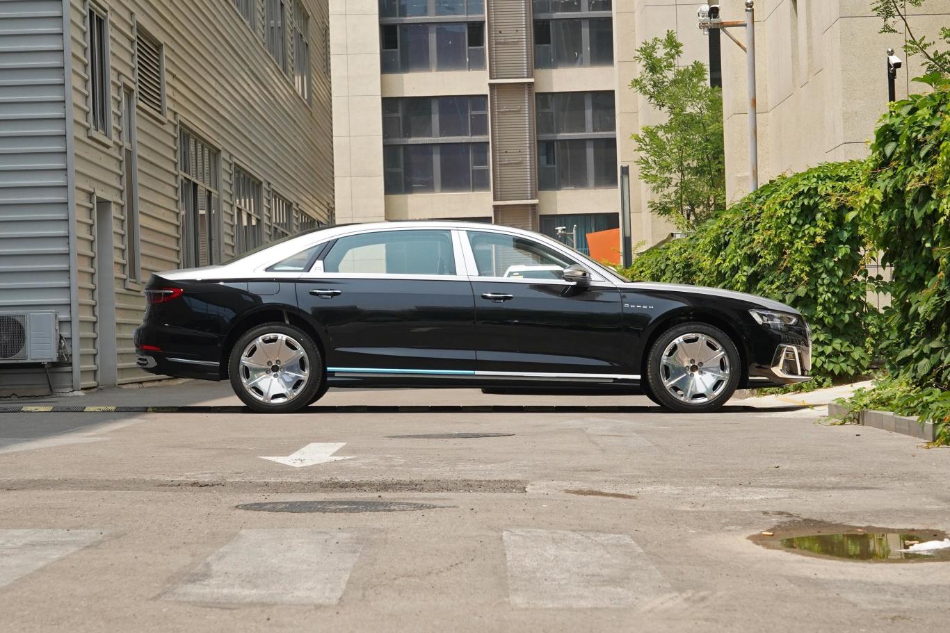 【奥迪A8A8L Horch 创始人版 双色臻藏型正侧车头向右水平图片-汽车图片大全】-易车