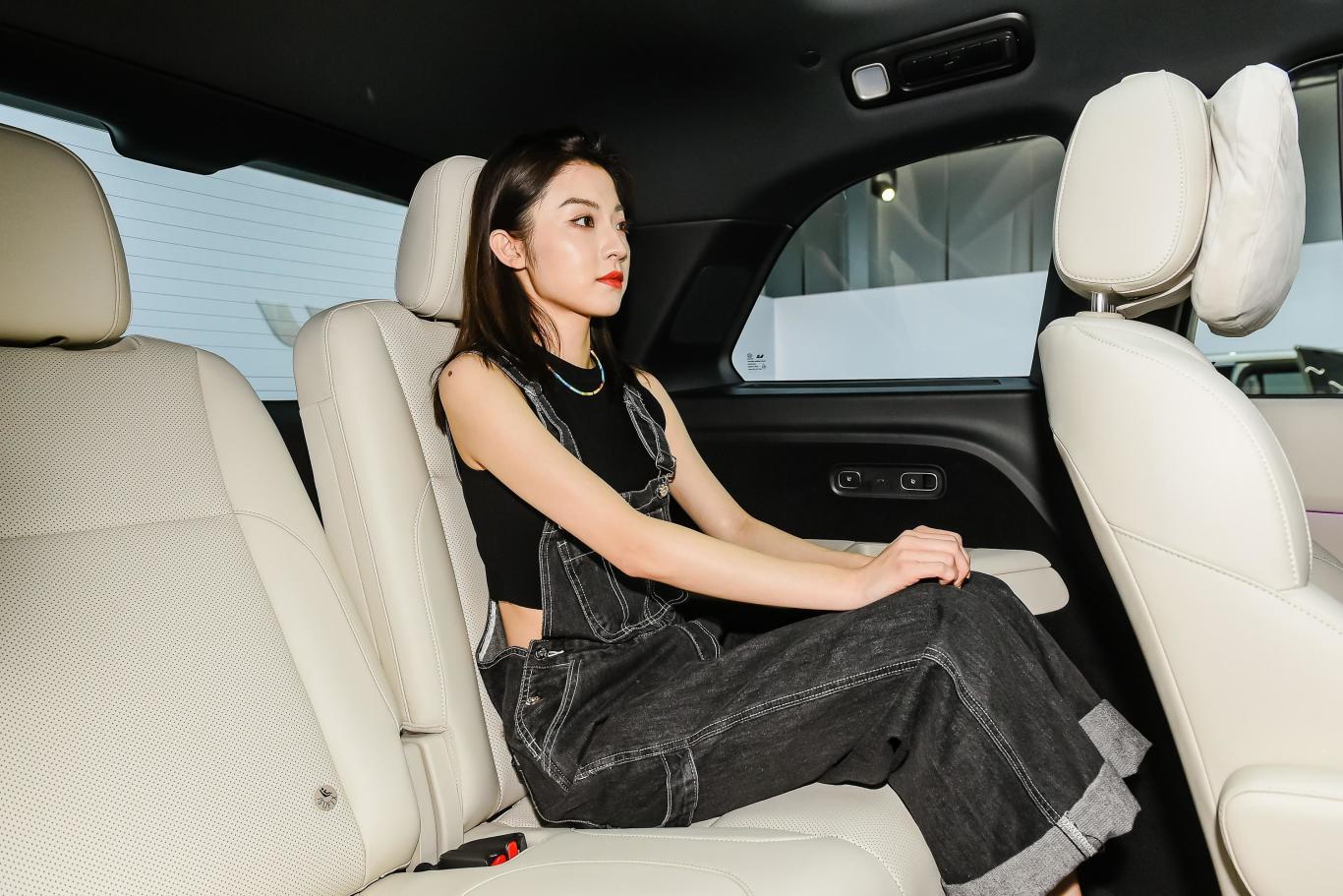 【理想L9L9 Max版第三排空间体验图片-汽车图片大全】-易车