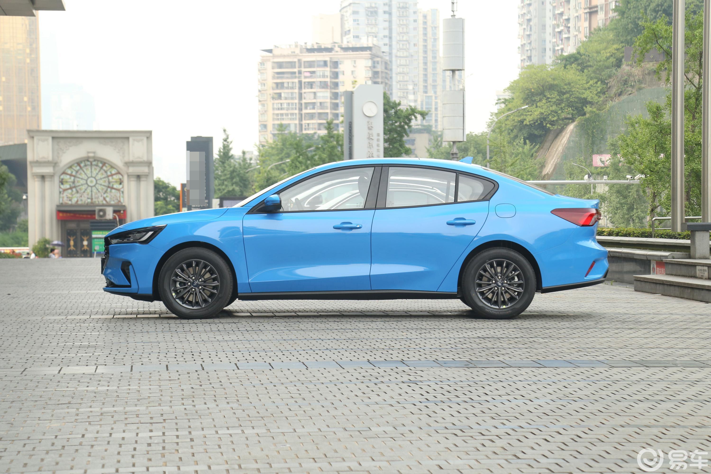 【福克斯三厢 EcoBoost180 竞速版正侧车头向左水平图片-汽车图片大全】-易车