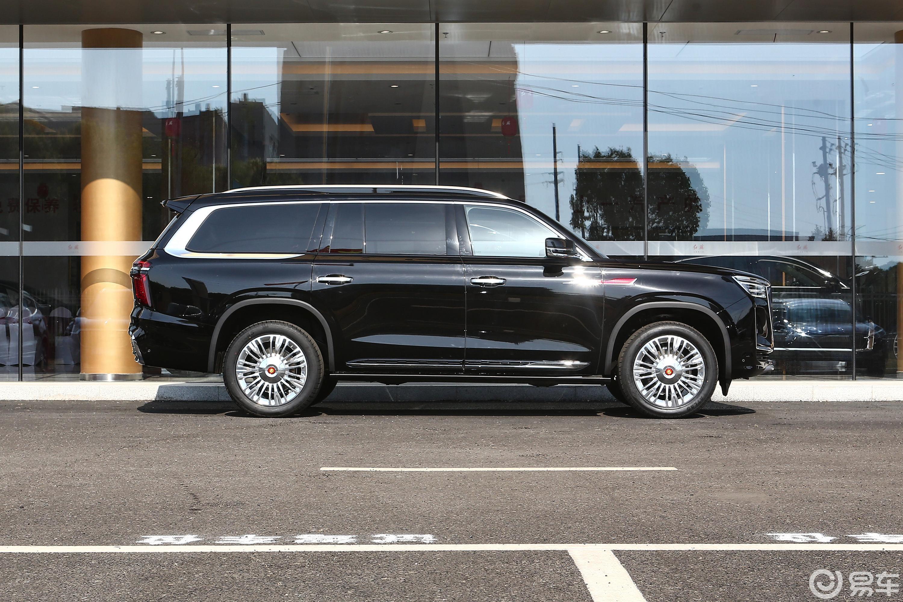 【红旗LS74.0T 尊爵旗舰版 4座正侧车头向右水平图片-汽车图片大全】-易车