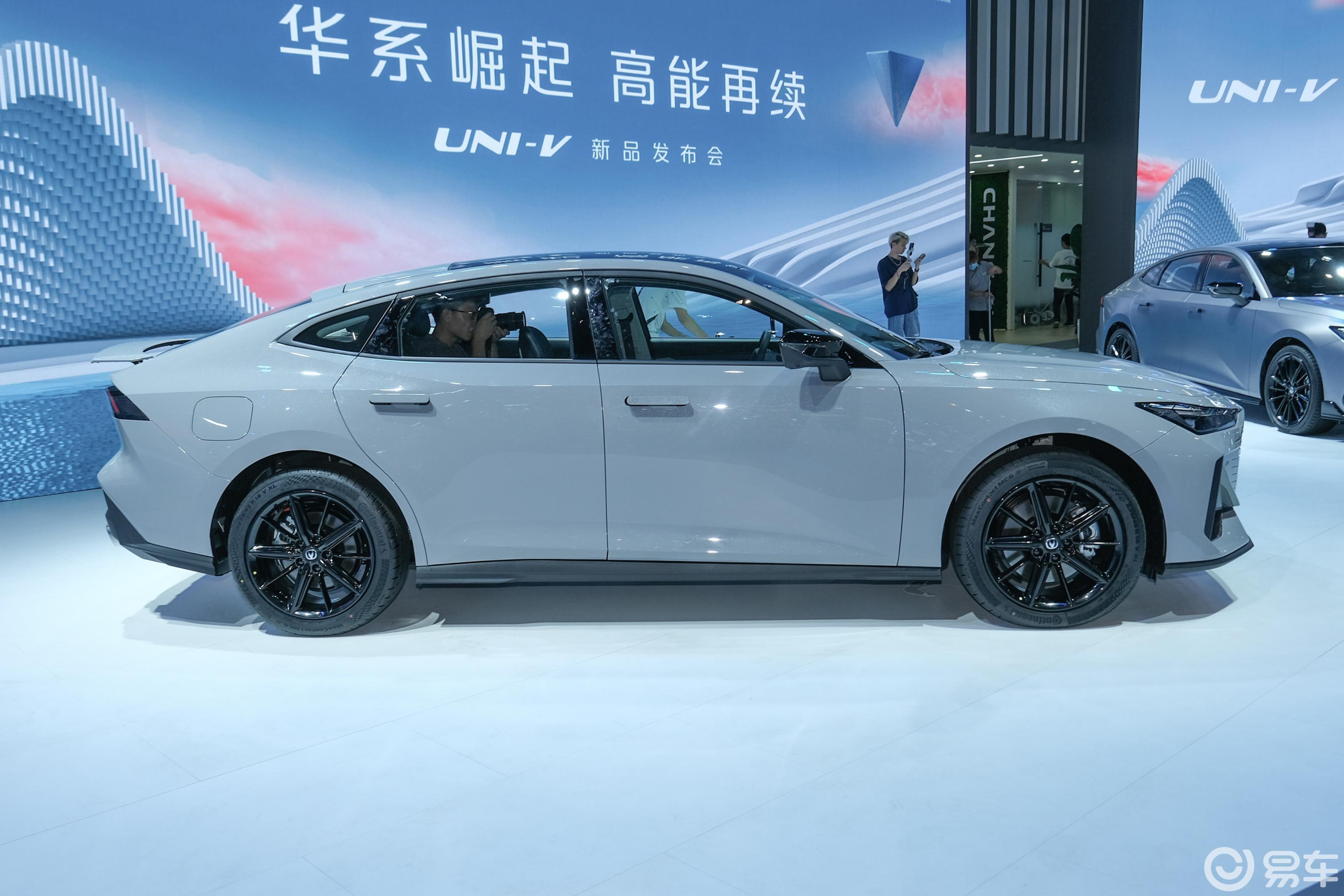 【长安UNI-V 智电iDD1.5T 顶配版图片-汽车图片大全】-易车