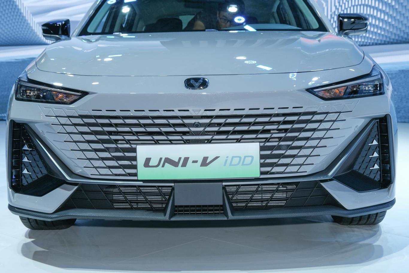 【长安UNI-V 智电iDD1.5T 顶配版图片-汽车图片大全】-易车