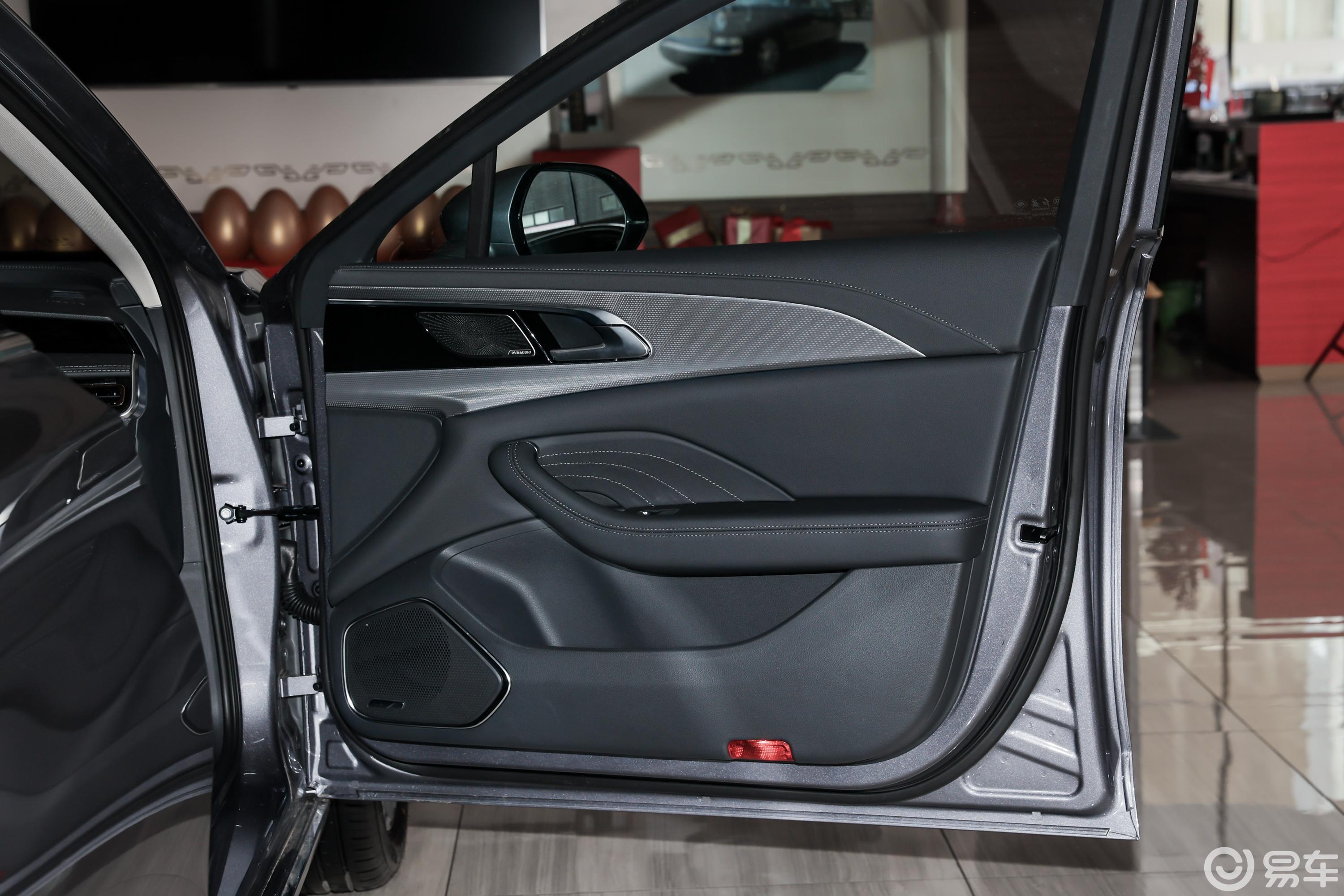 【红旗H52.0T 自动智联旗畅版副驾驶位图片-汽车图片大全】-易车