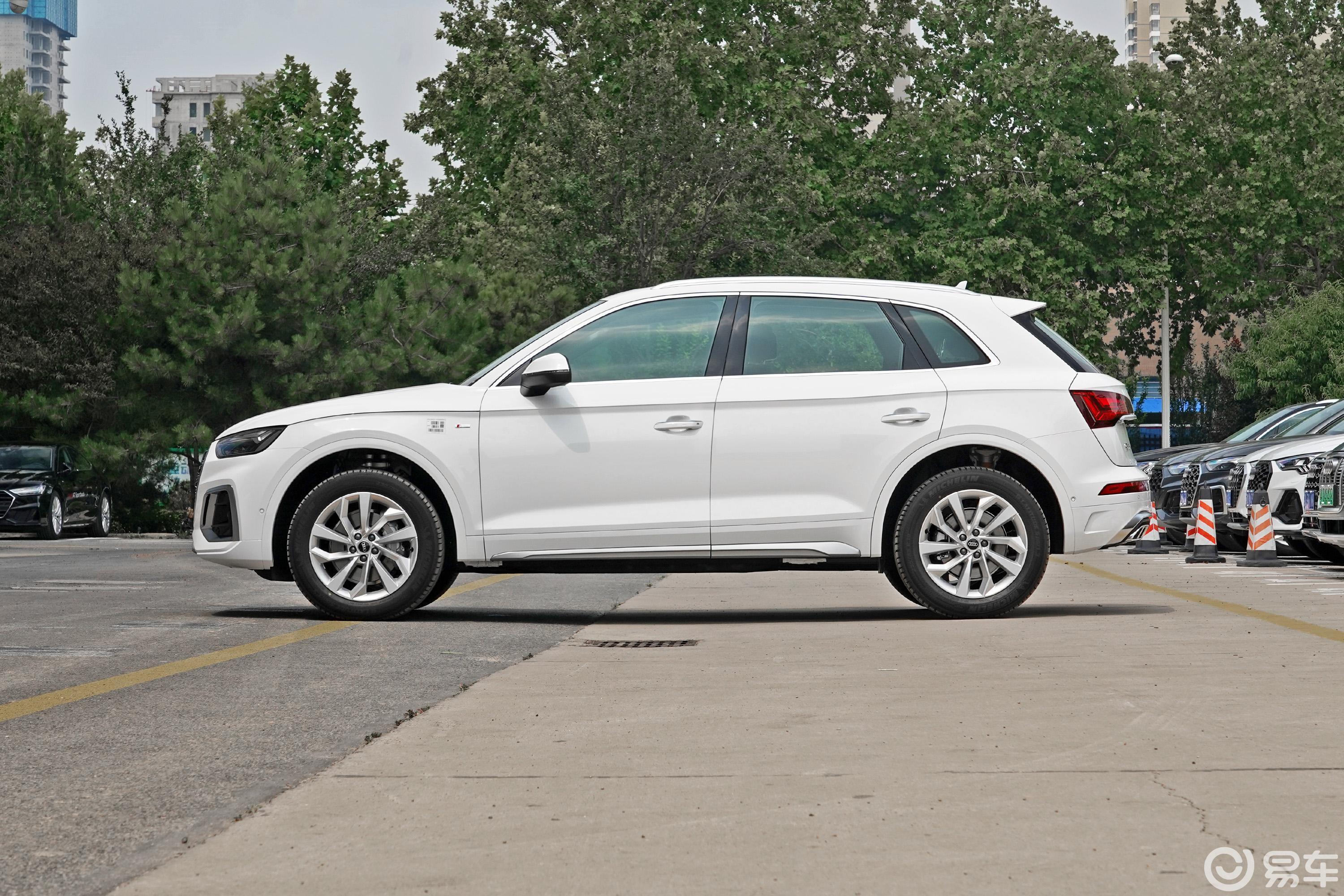 【奥迪Q5L改款 40 TFSI 豪华动感型正侧车头向左水平图片-汽车图片大全】-易车