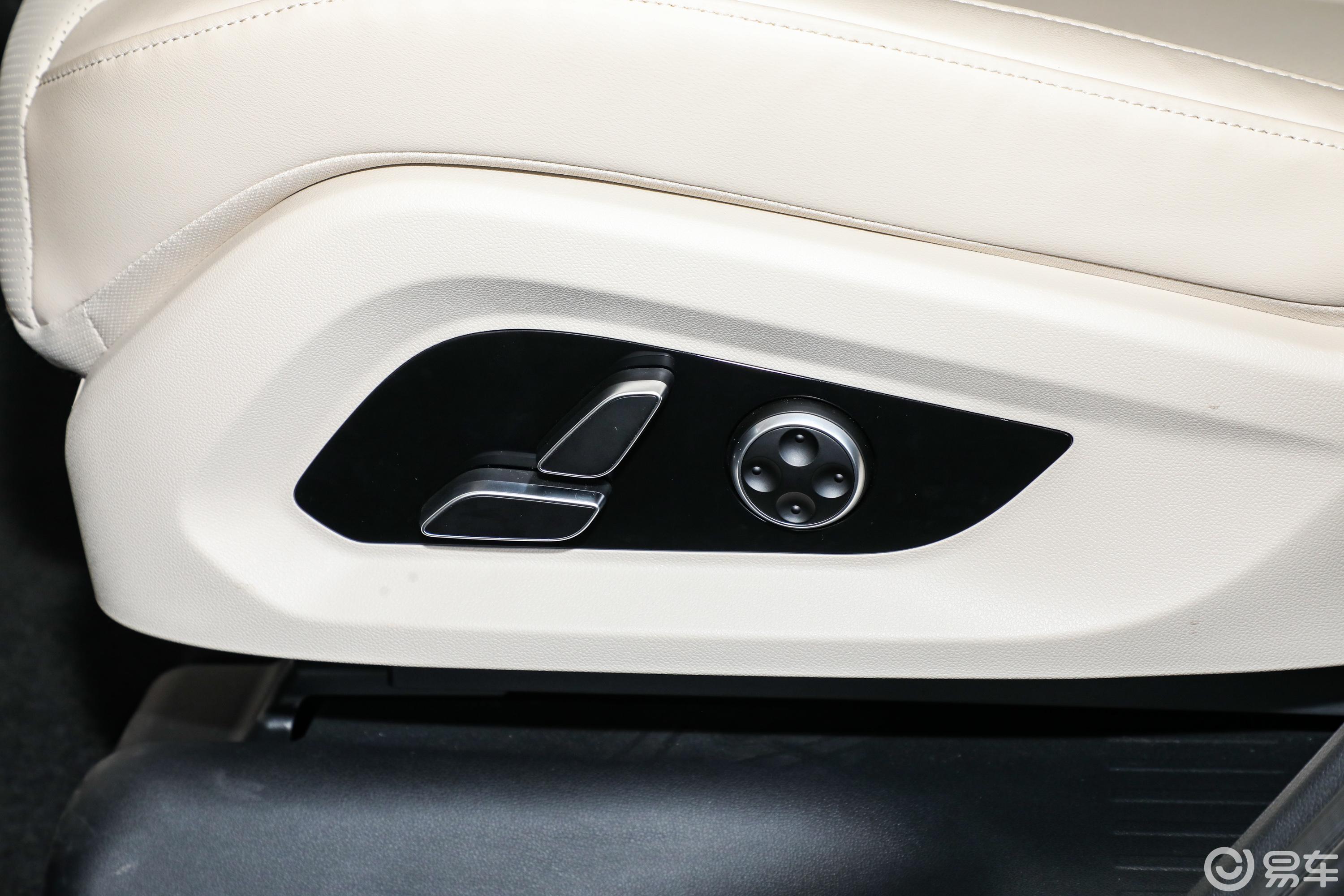 【问界M71.5T 200km 四驱豪华版后排空间图片-汽车图片大全】-易车