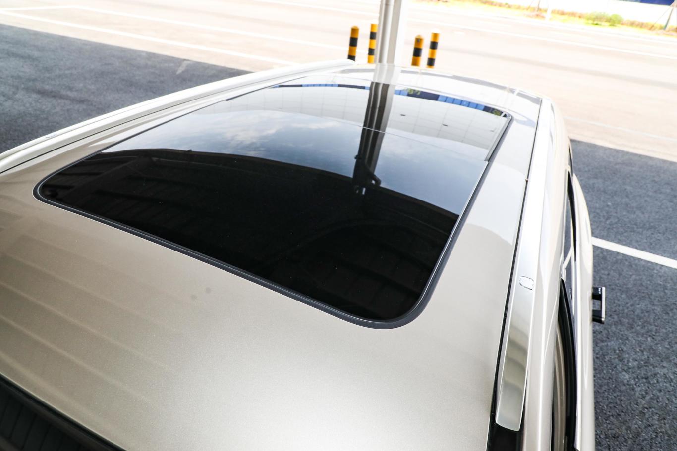 【问界M71.5T 200km 四驱豪华版天窗图片-汽车图片大全】-易车