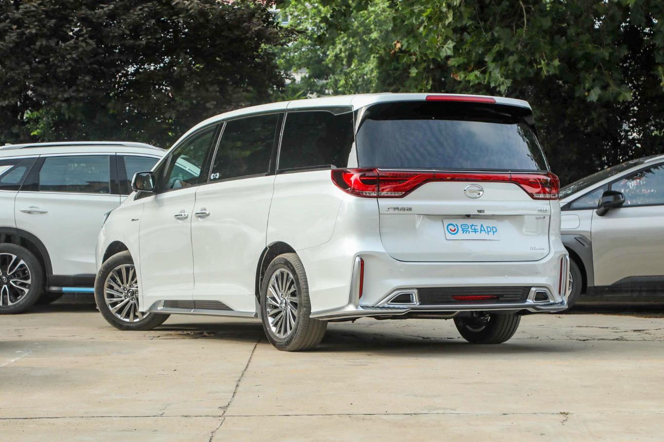 【传祺M8大师系列 390T 至尊版 7座侧后45度车头向左水平图片-汽车图片大全】-易车