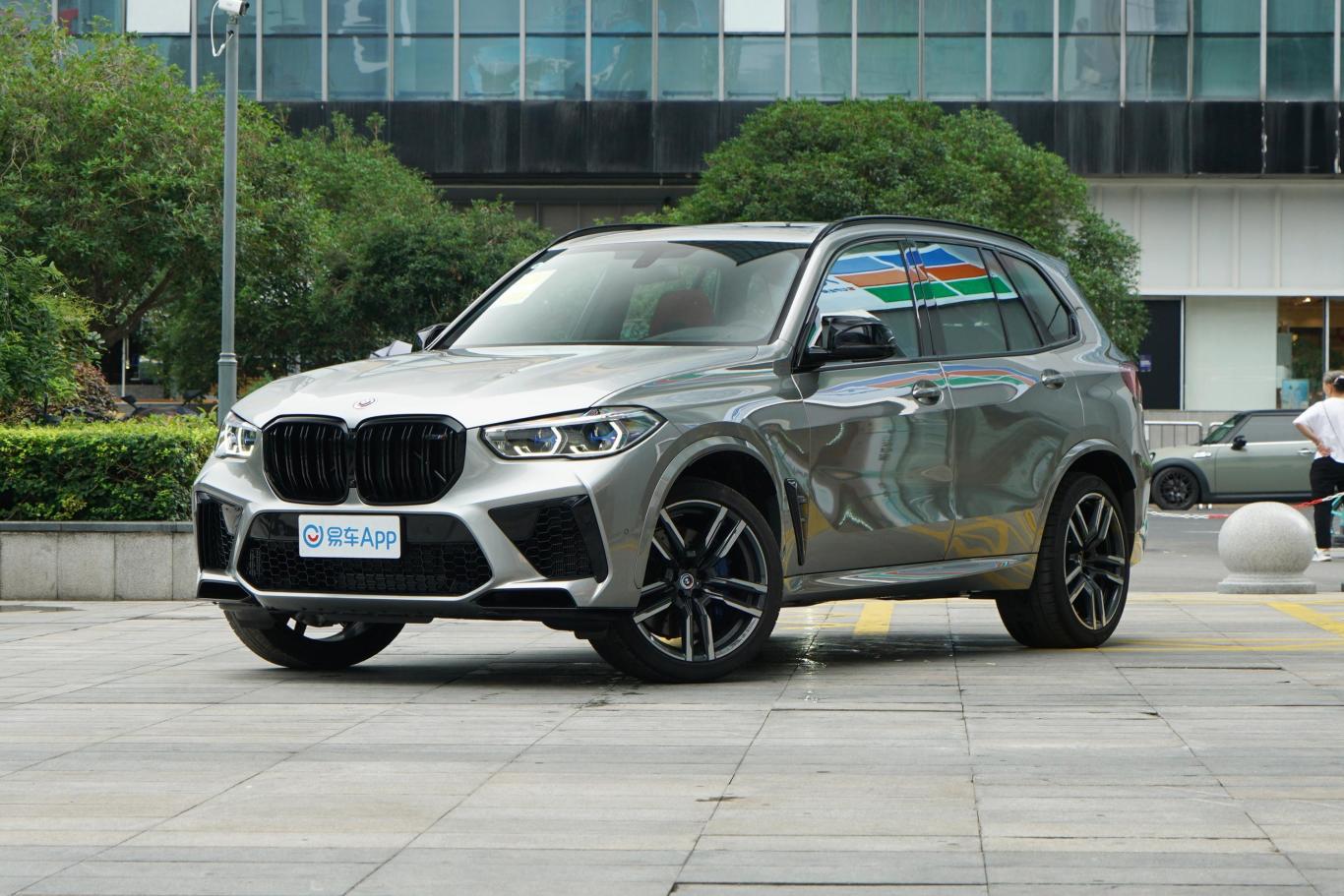 【宝马X5 M50周年版 X5 M侧前45度车头向左水平图片-汽车图片大全】-易车