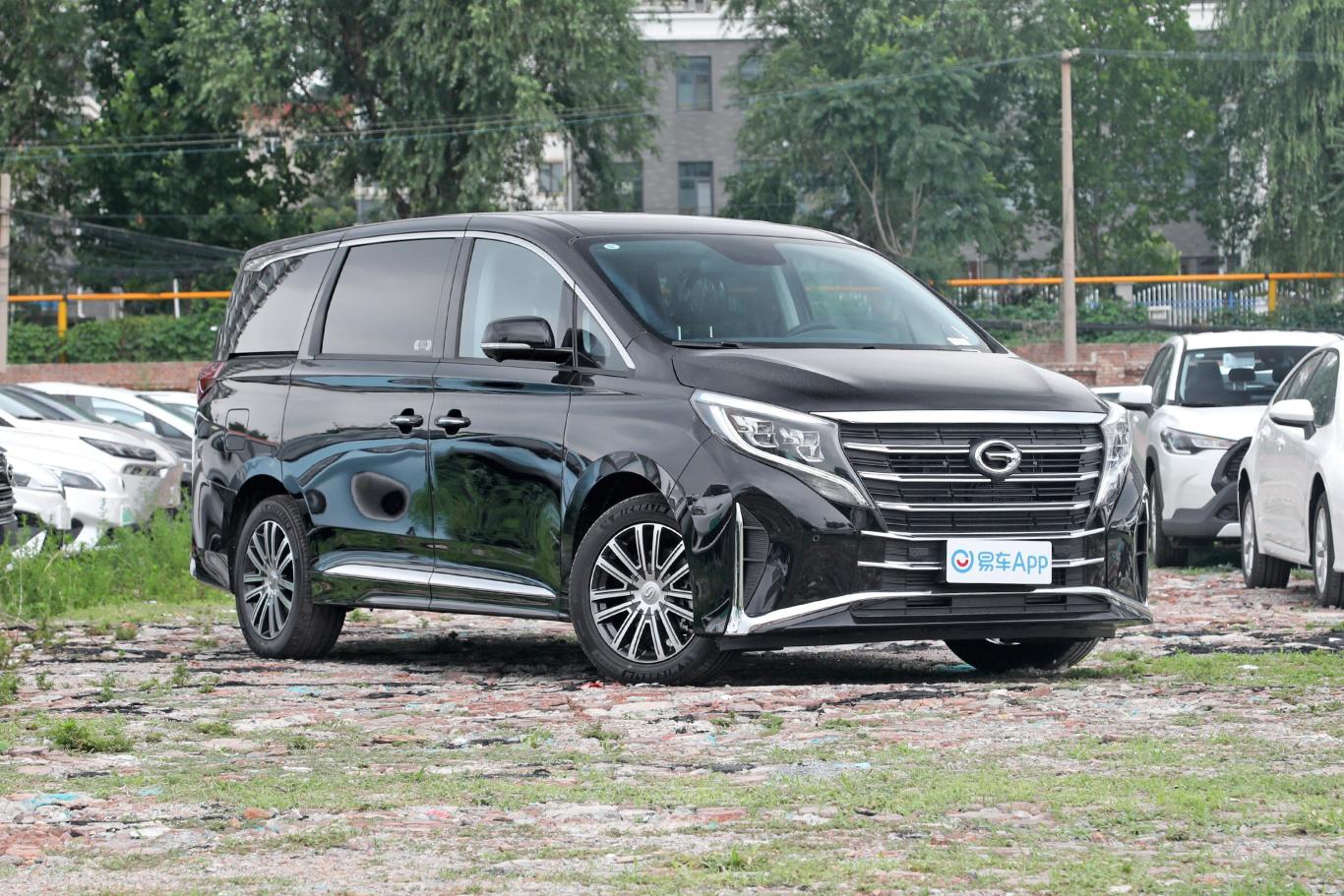 【传祺M8领秀系列 390T 尊贵版 7座侧前45度车头向右水平图片-汽车图片大全】-易车