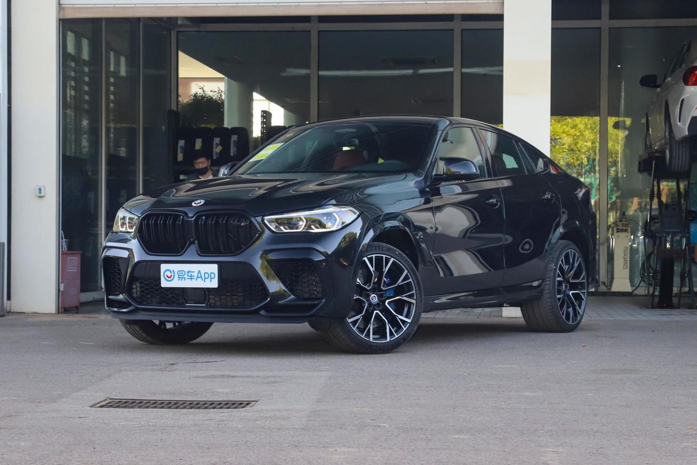 【宝马X6 M50周年版 X6 M侧前45度车头向左水平图片-汽车图片大全】-易车