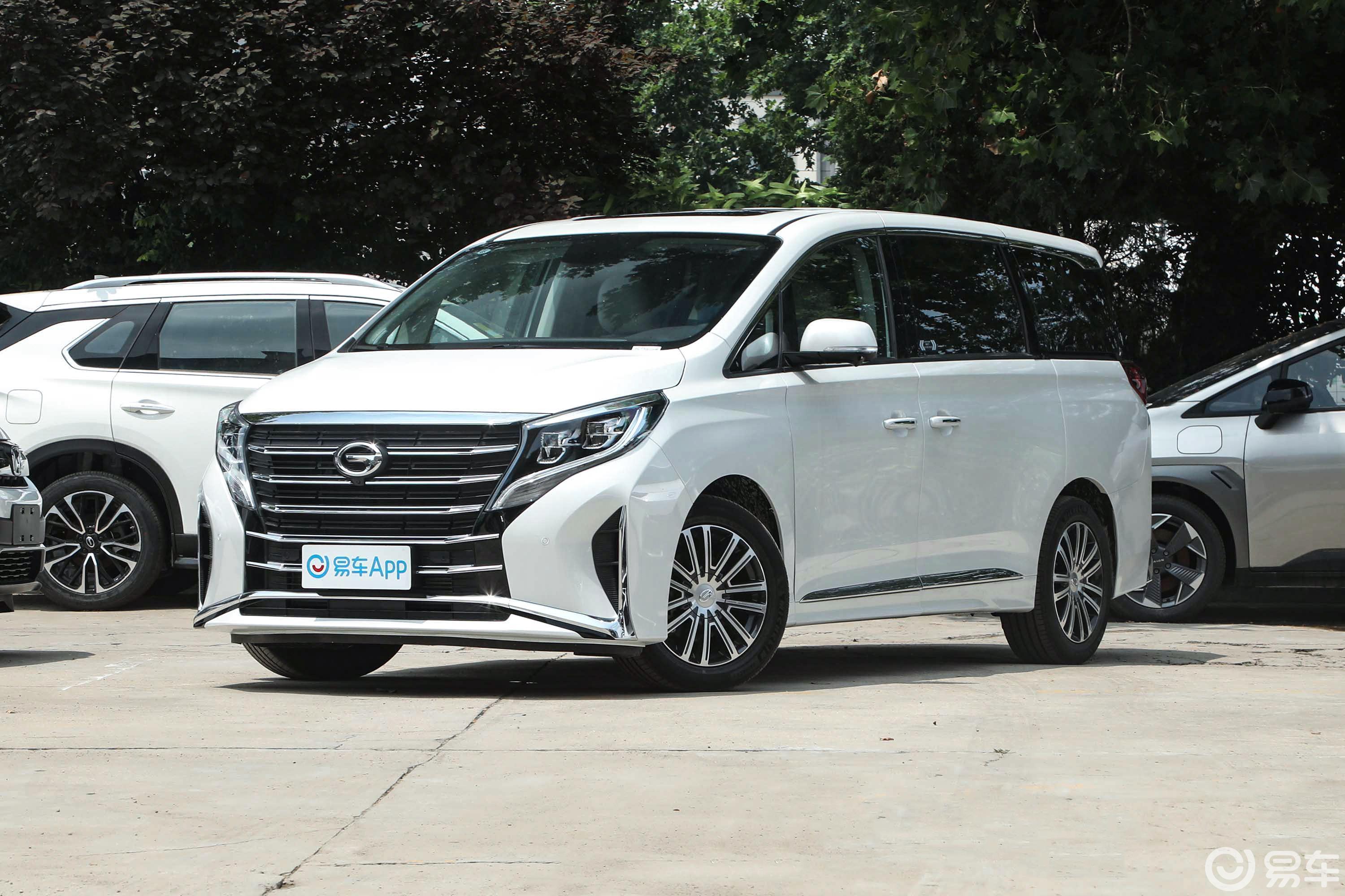 【传祺M8领秀系列 390T 至尊版 7座侧前45度车头向左水平图片-汽车图片大全】-易车