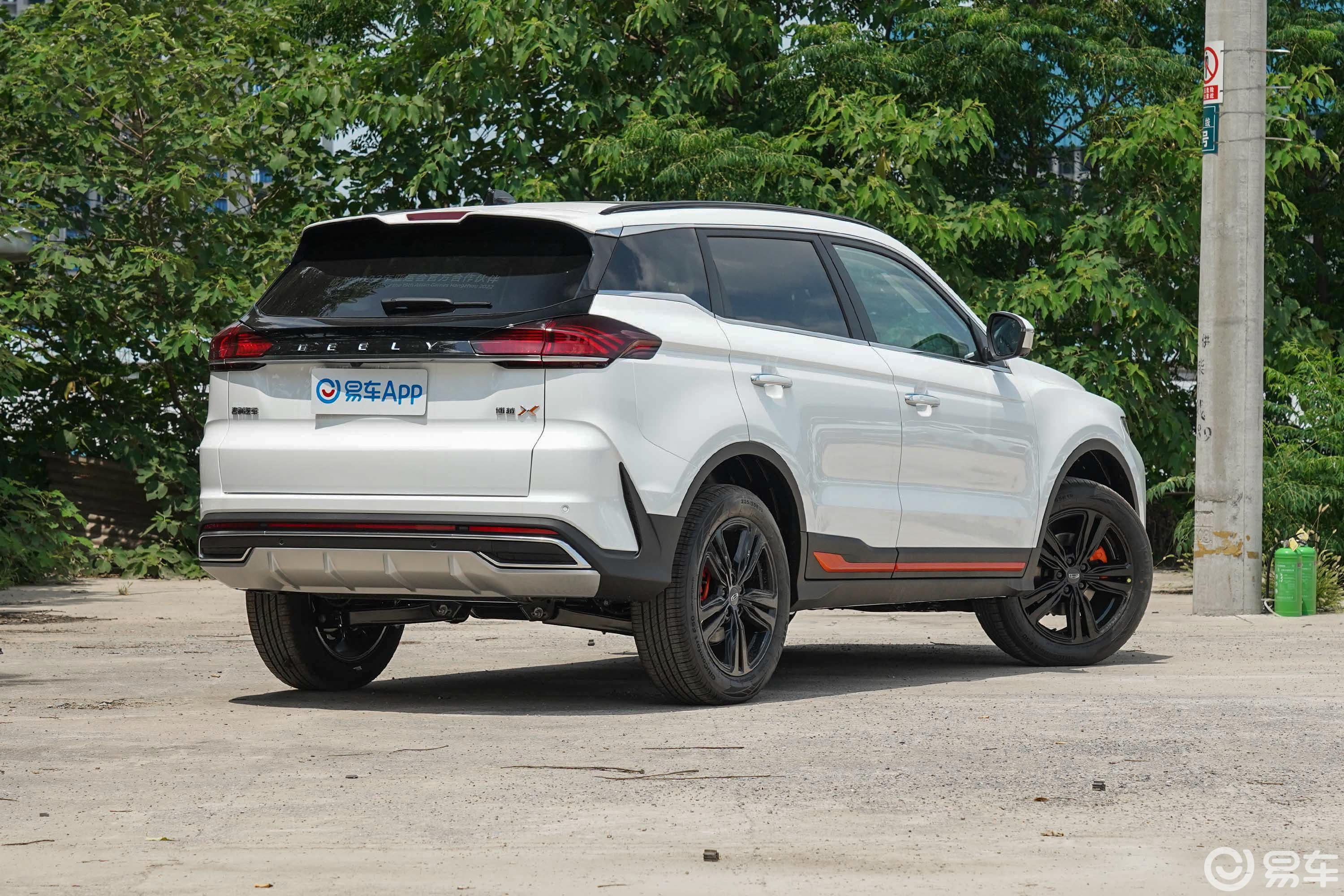 【博越博越X 1.8TD 双离合 两驱 智尚型侧后45度车头向右水平图片-汽车图片大全】-易车