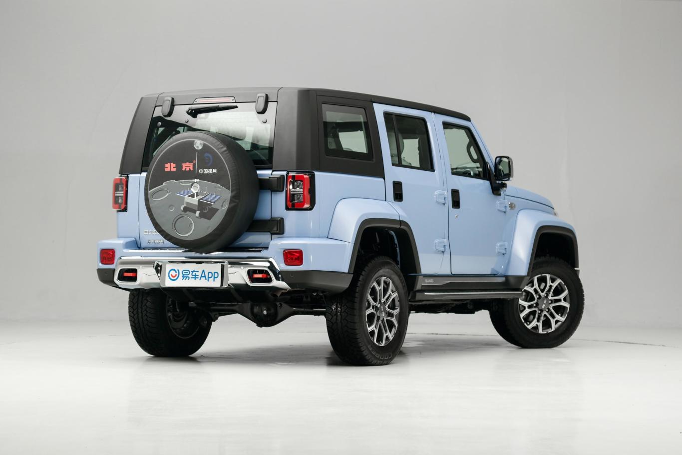 【北京BJ40城市猎人版 2.0T 自动四驱至尊版 汽油侧后45度车头向右水平图片-汽车图片大全】-易车