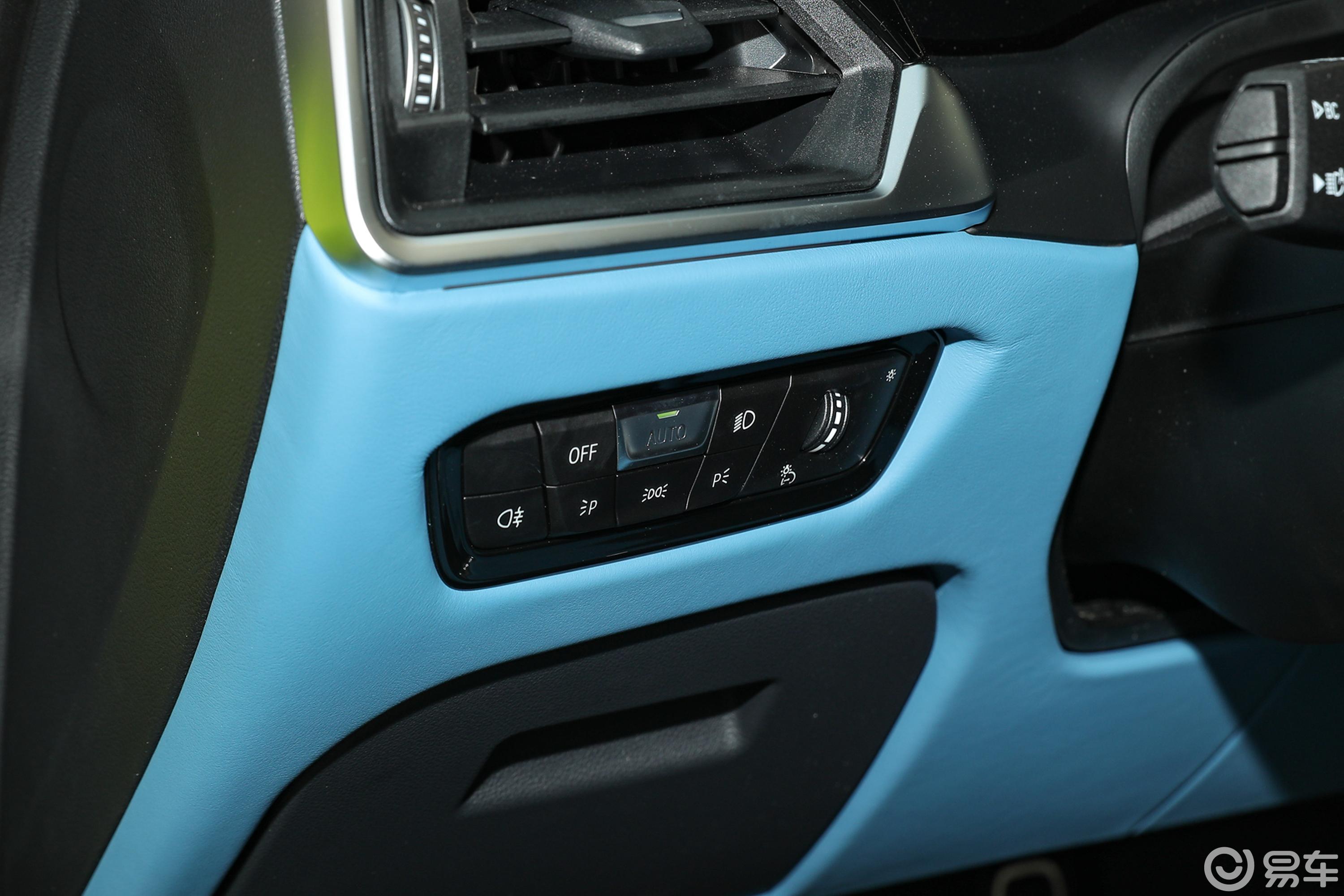 【宝马M450周年版 M4 双门轿跑车 雷霆版灯光控制区图片-汽车图片大全】-易车