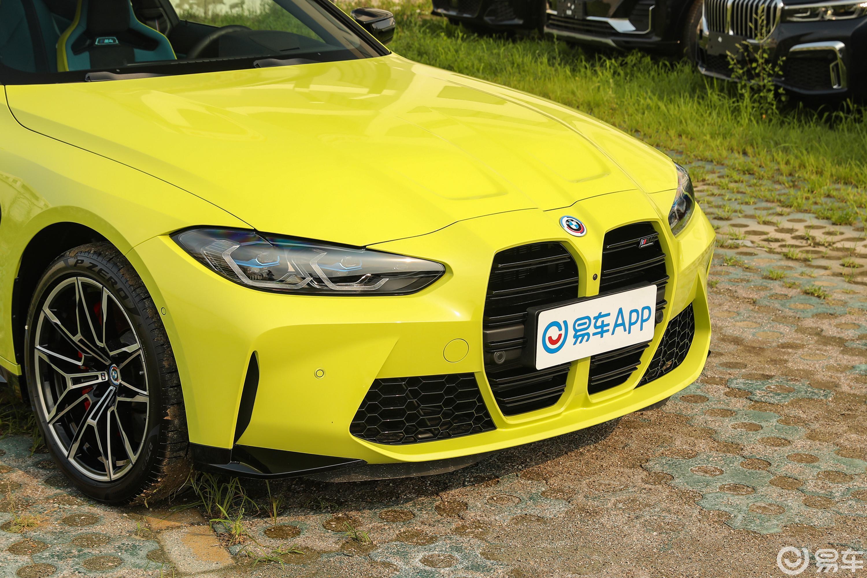 【宝马M450周年版 M4 双门轿跑车 雷霆版前格栅侧俯拍图片-汽车图片大全】-易车