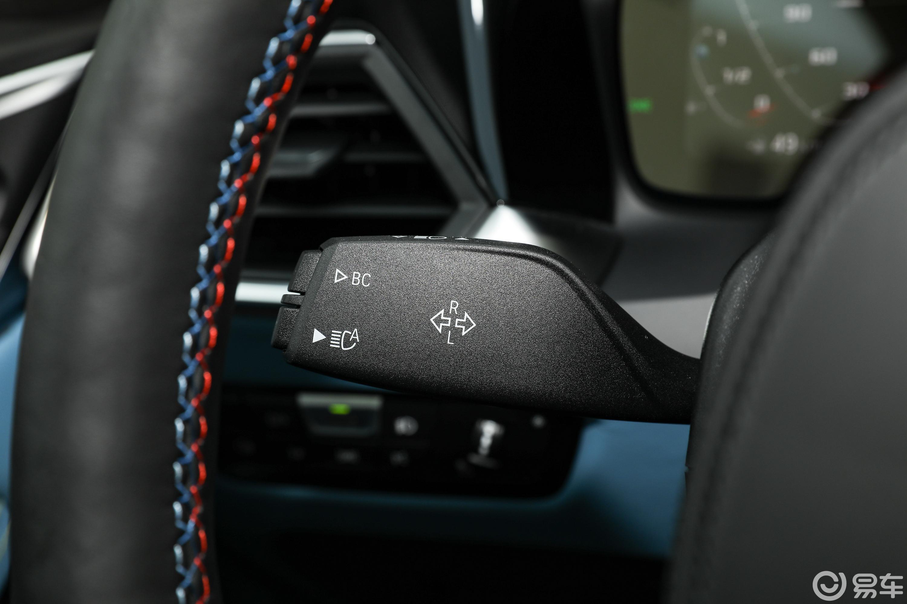 【宝马M450周年版 M4 双门轿跑车 雷霆版主驾驶位图片-汽车图片大全】-易车