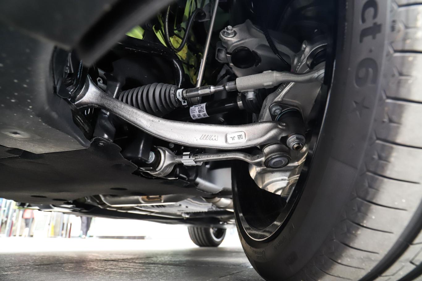 【宝马X4 M50周年版 X4 M 雷霆版左侧前悬架图片-汽车图片大全】-易车