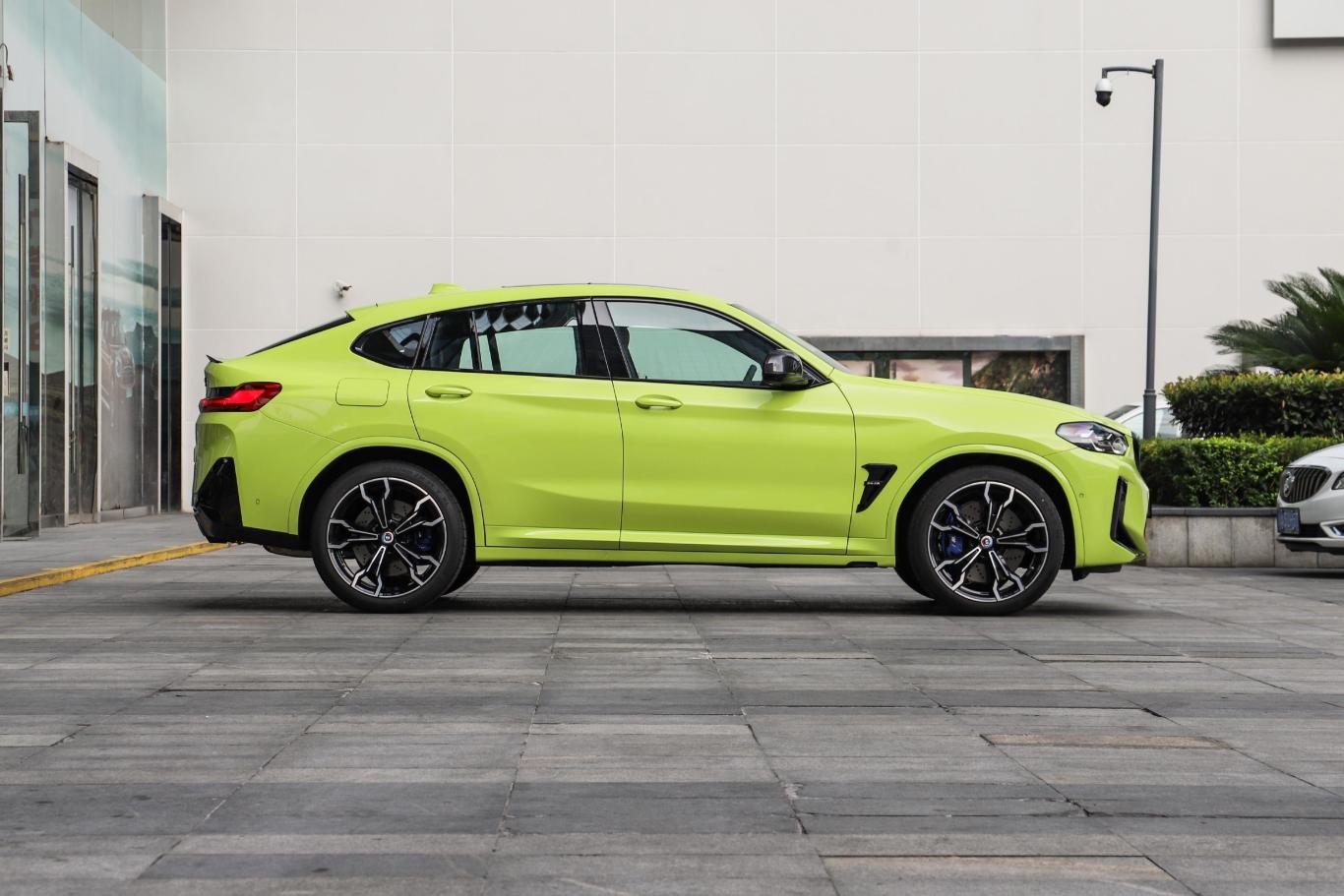 【宝马X4 M50周年版 X4 M 雷霆版正侧车头向右水平图片-汽车图片大全】-易车