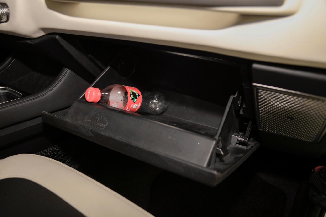 【北京越野BJ40超及40 2.0T 自动四驱Meta 40 Pro 汽油副驾驶位图片-汽车图片大全】-易车