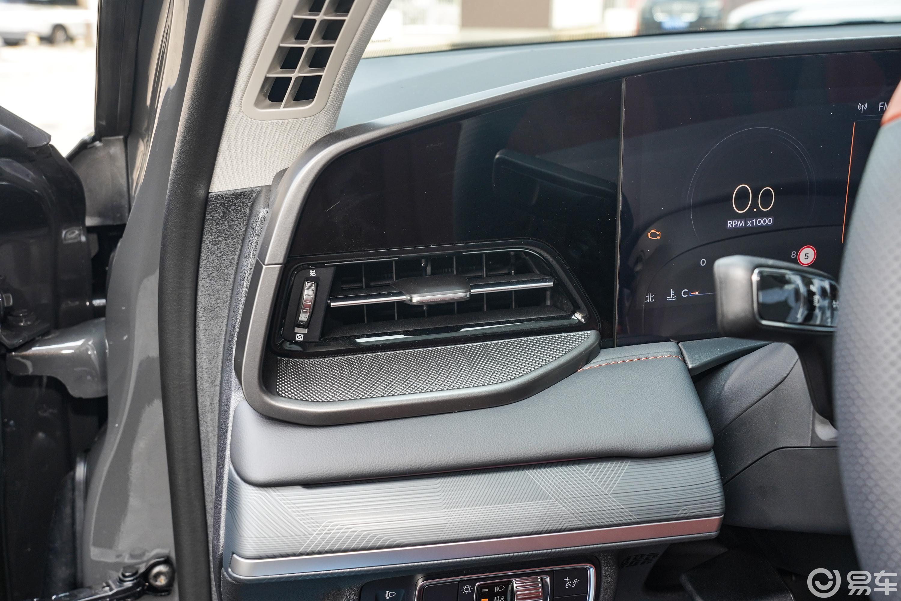 【林肯Z改款 i享 2.0T 尊享版主驾驶位图片-汽车图片大全】-易车