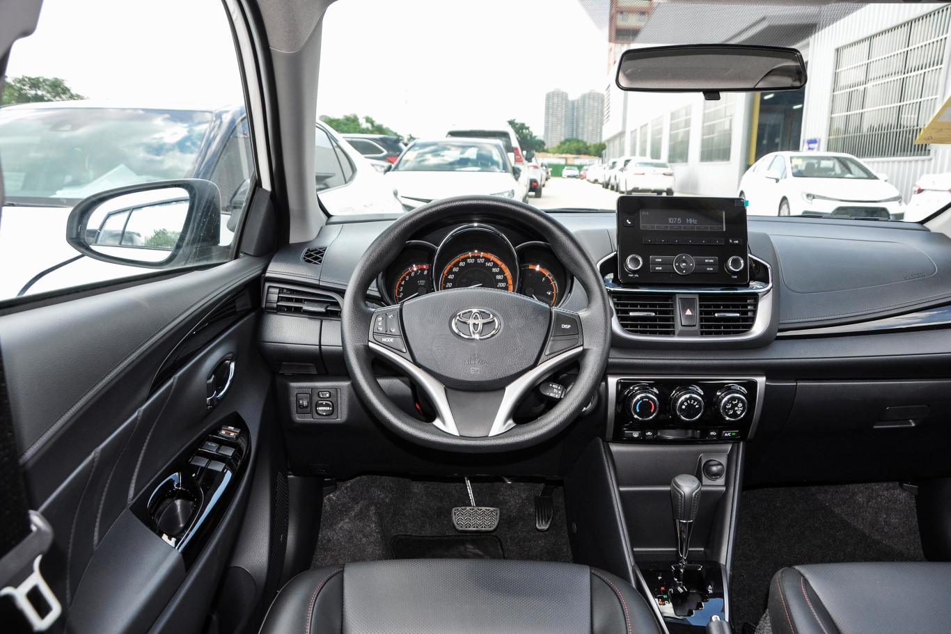 【YARiS L 致炫1.5L CVT 豪华PLUS版驾驶位区域图片-汽车图片大全】-易车