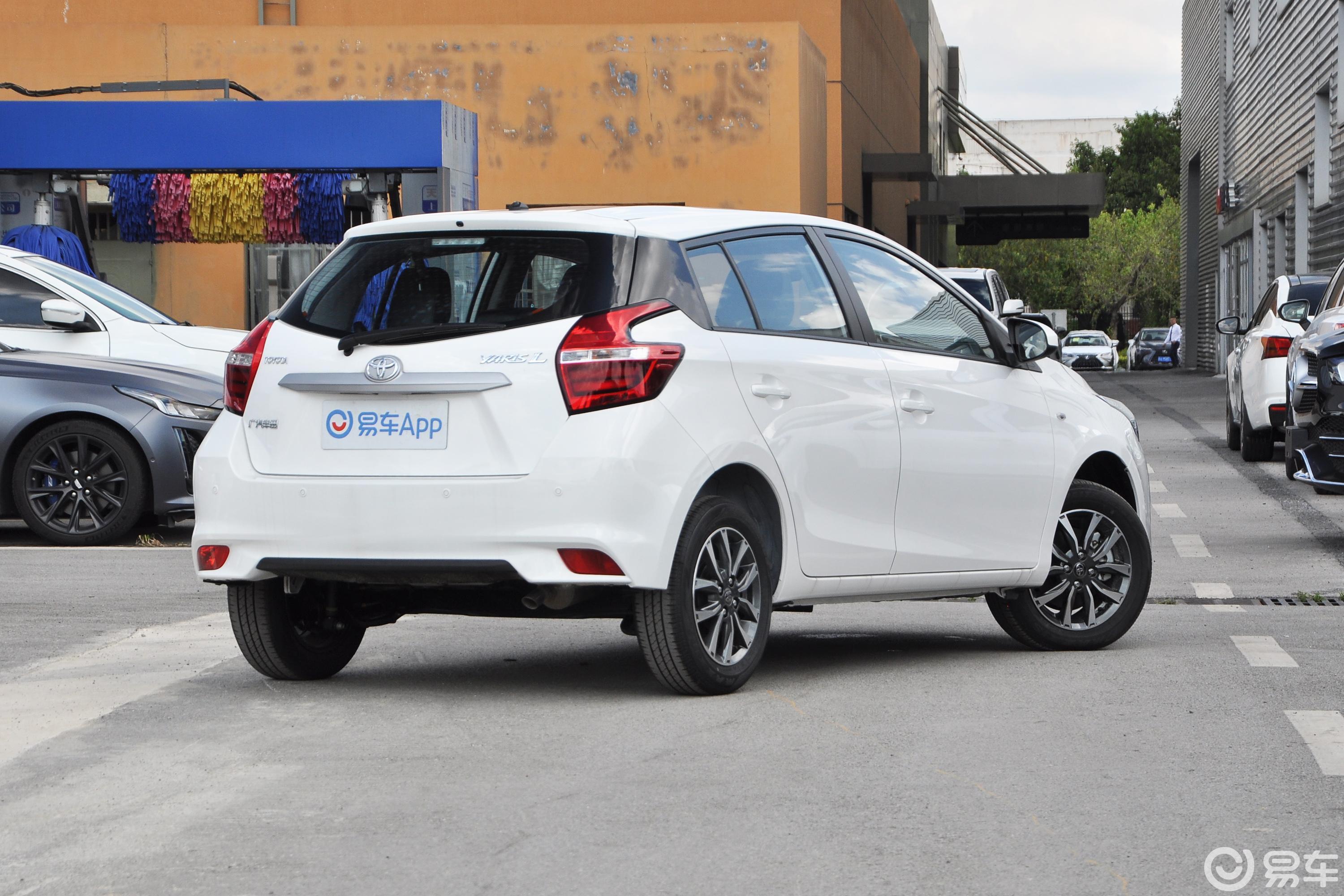 【YARiS L 致炫1.5L CVT 豪华PLUS版侧后45度车头向右水平图片-汽车图片大全】-易车