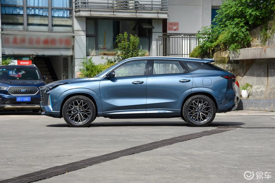 【长安欧尚Z6 iDD2022款蓝鲸iDD 1.5T 150KM旗舰PLUS智慧泊车版正侧车头向左水平汽车图片-汽车图片大全】-易车